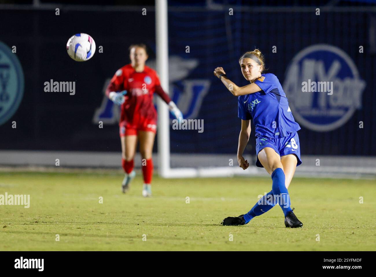 DAVIE, FL - FEBRUARY 26: Fort Lauderdale United defender Laurel Ansbrow ...