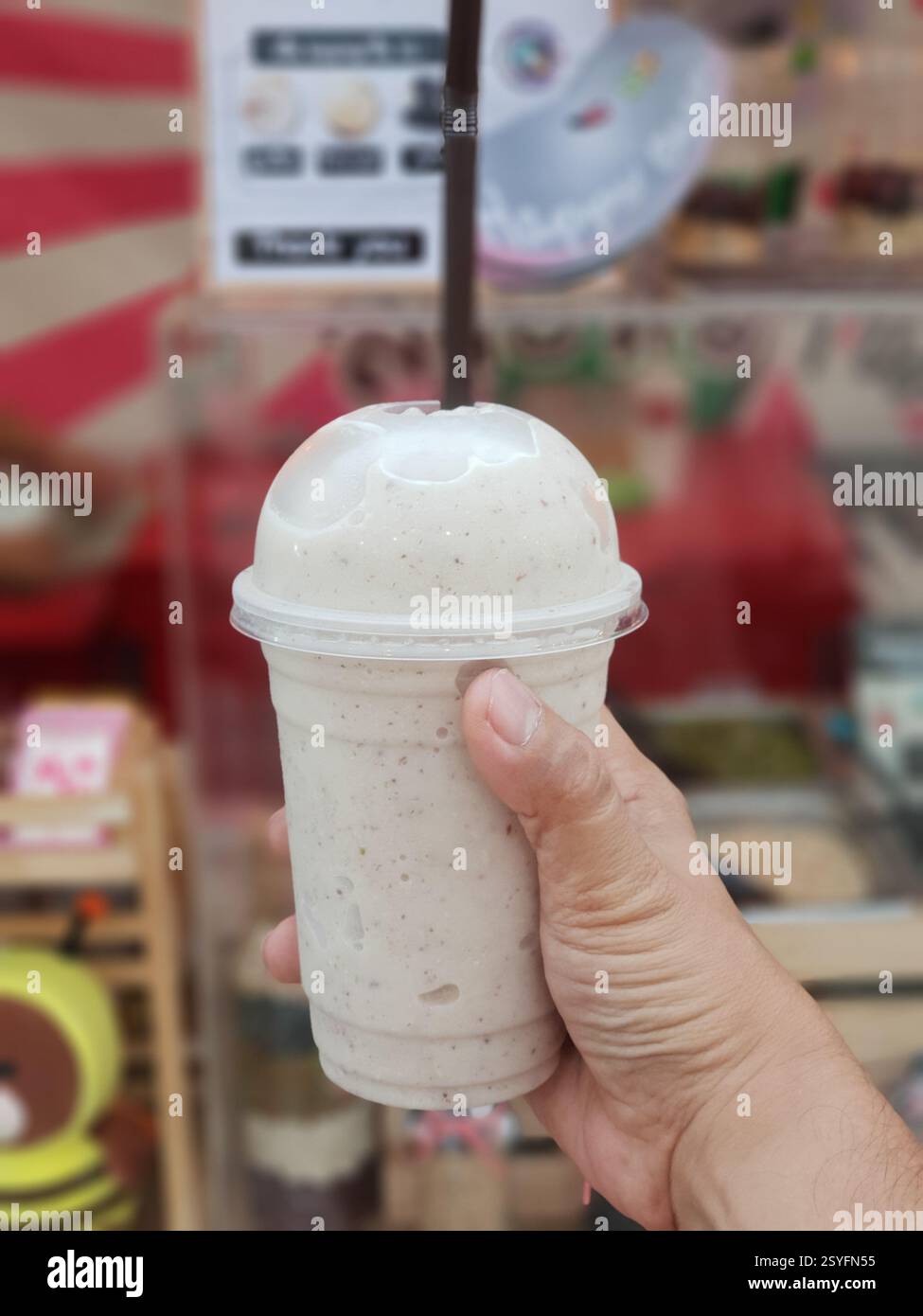 Bean spinning with milkshake smoothie (smoothy) for sale at Thai street ...