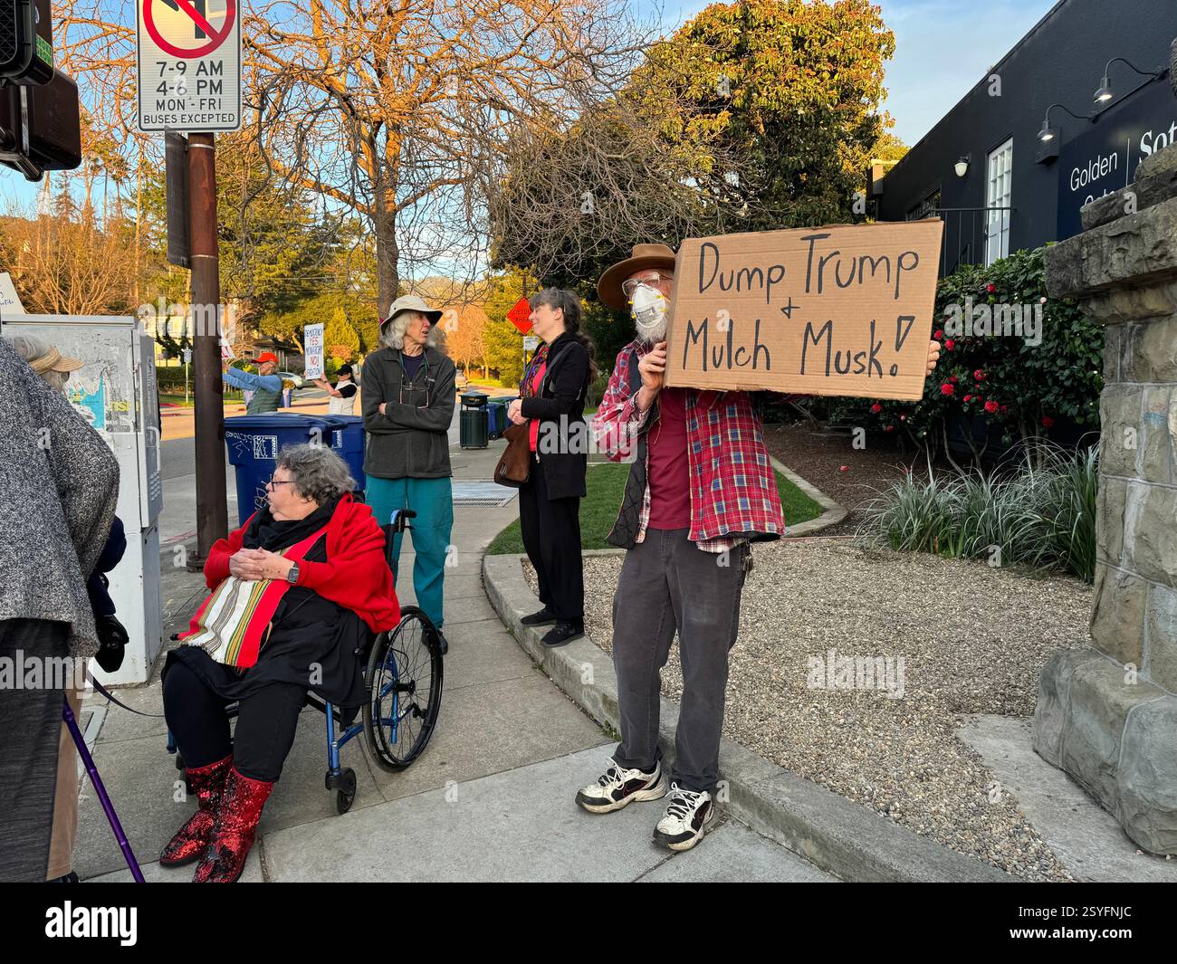 Zelensky trump 2025 smartphone stock photos and images - Alamy