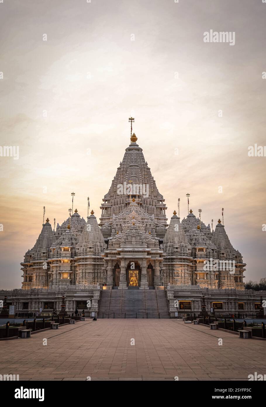 BAPS Swaminarayan Akshardham USA Stock Photo - Alamy
