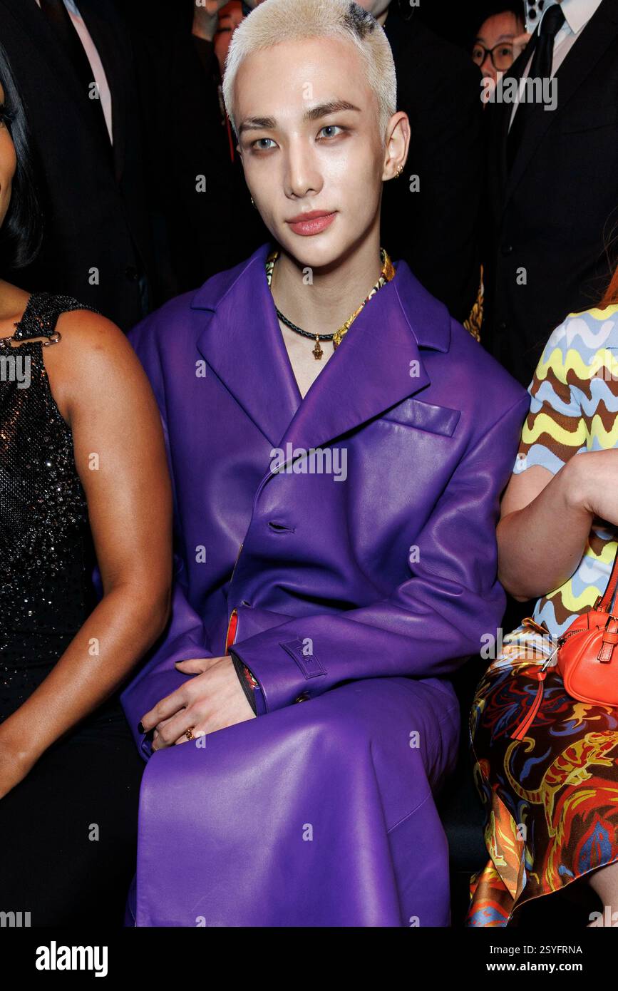 Milan, Italien. 28th Feb, 2025. Hyunjin attends VERSACE Autumn-Winter ...