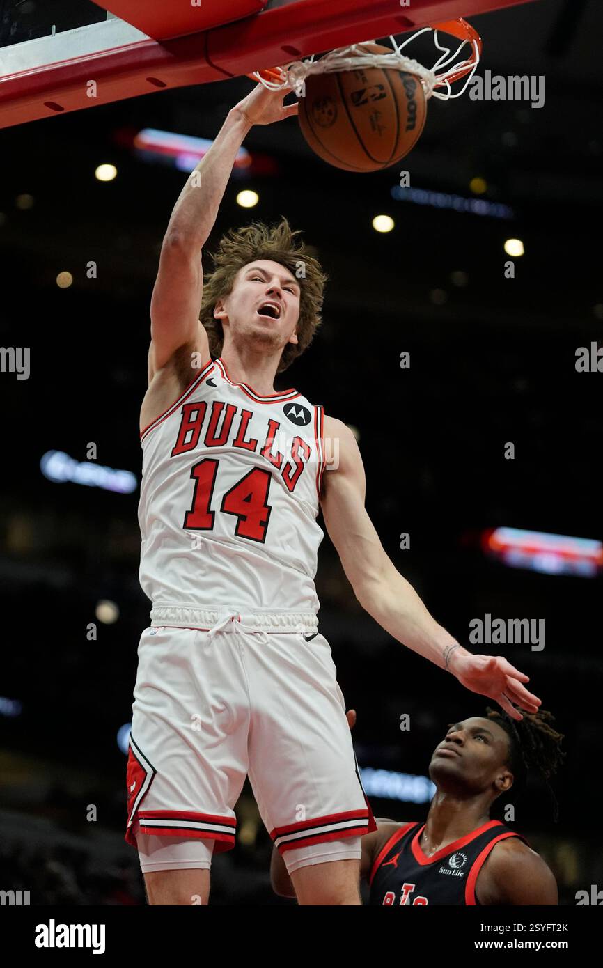 Chicago Bulls forward Matas Buzelis (14) dunks during the first half of ...