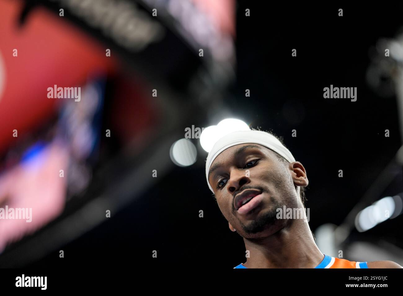 Oklahoma City Thunder guard Shai Gilgeous-Alexander (2) moves on the ...