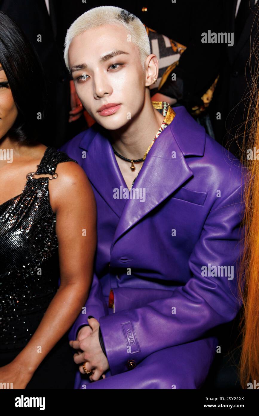 Milan, Italien. 28th Feb, 2025. Hyunjin attends VERSACE Autumn-Winter ...