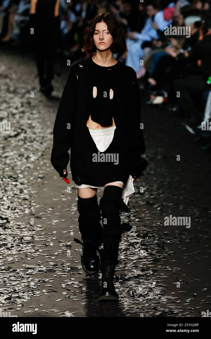 Milan, Italien. 28th Feb, 2025. MOSCHINO Autumn-Winter 2025 runway ...