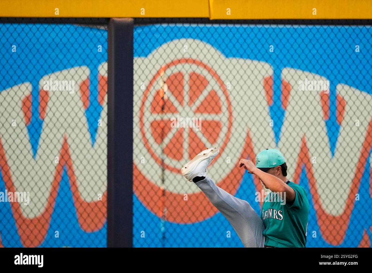 Seattle Mariners starting pitcher Bryan Woo warms up before a spring ...