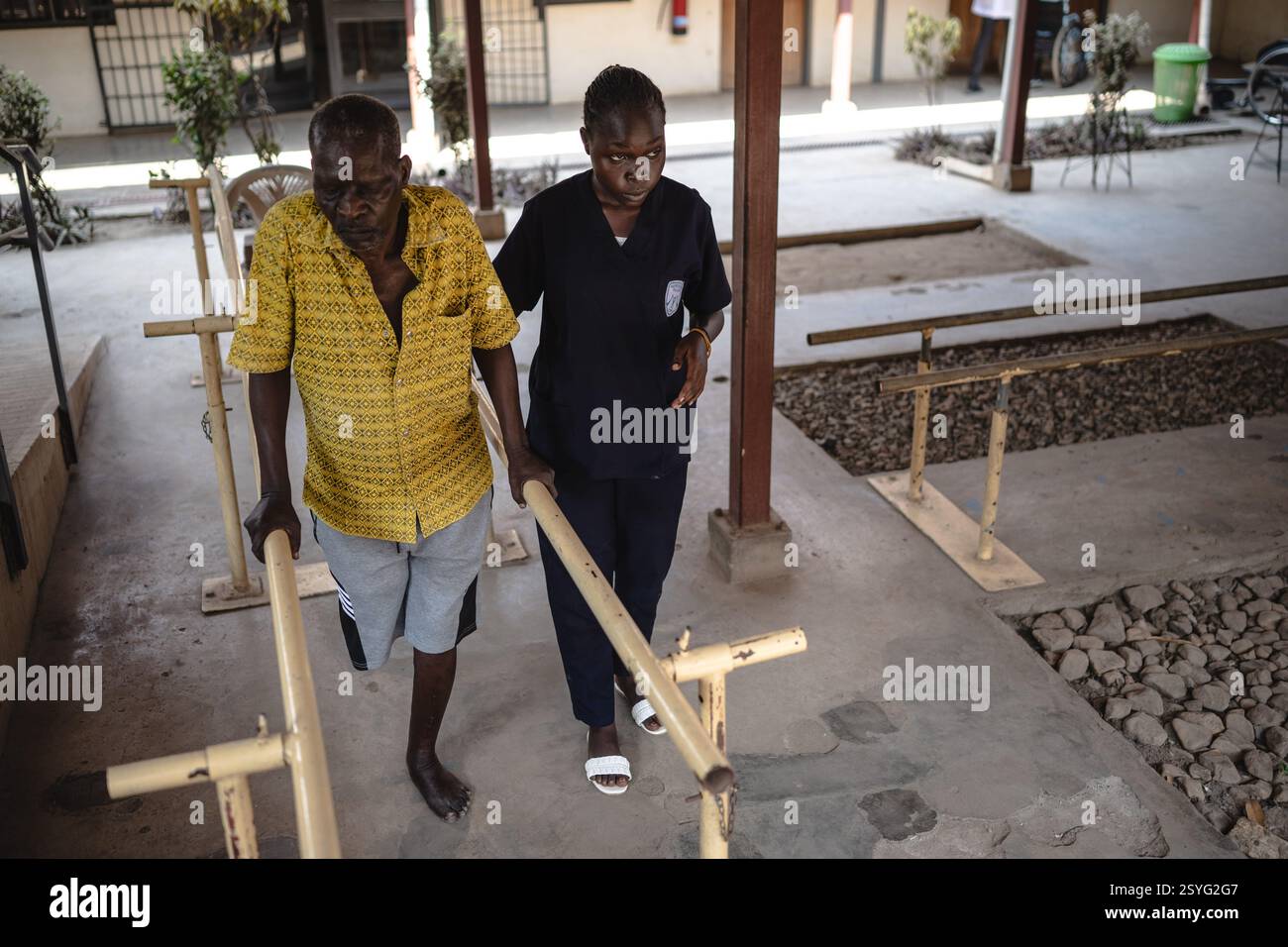 (250301) -- JUBA, March 1, 2025 (Xinhua) -- A nurse from the ...