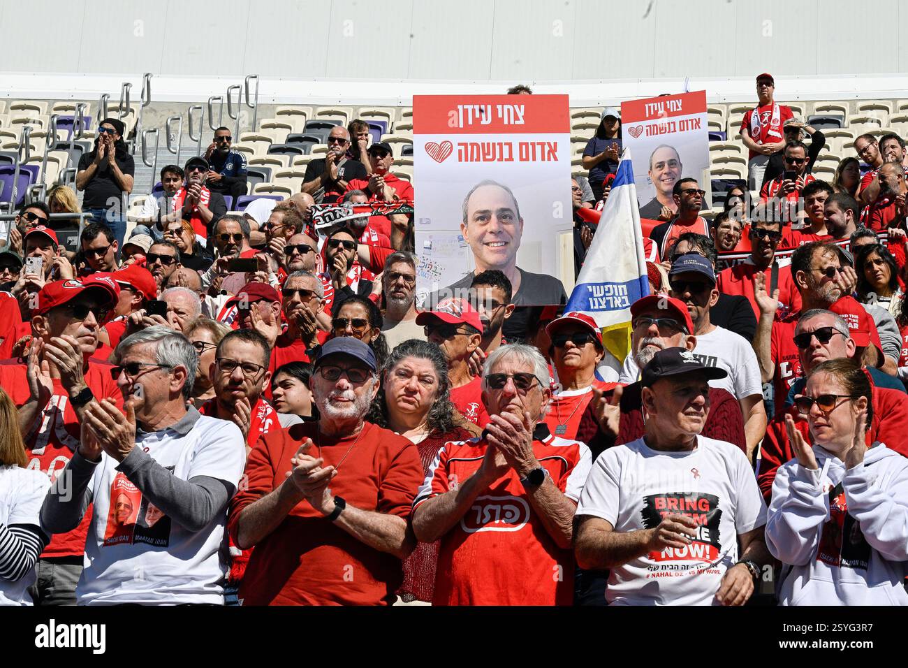 The fans of the Hapoel Tel Aviv football team seen during the funeral ...