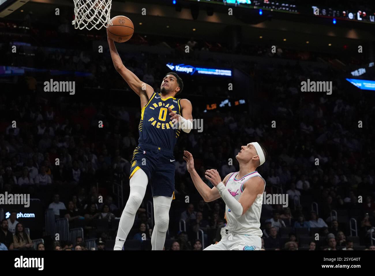 Indiana Pacers guard Tyrese Haliburton (0) drives to the basket over ...