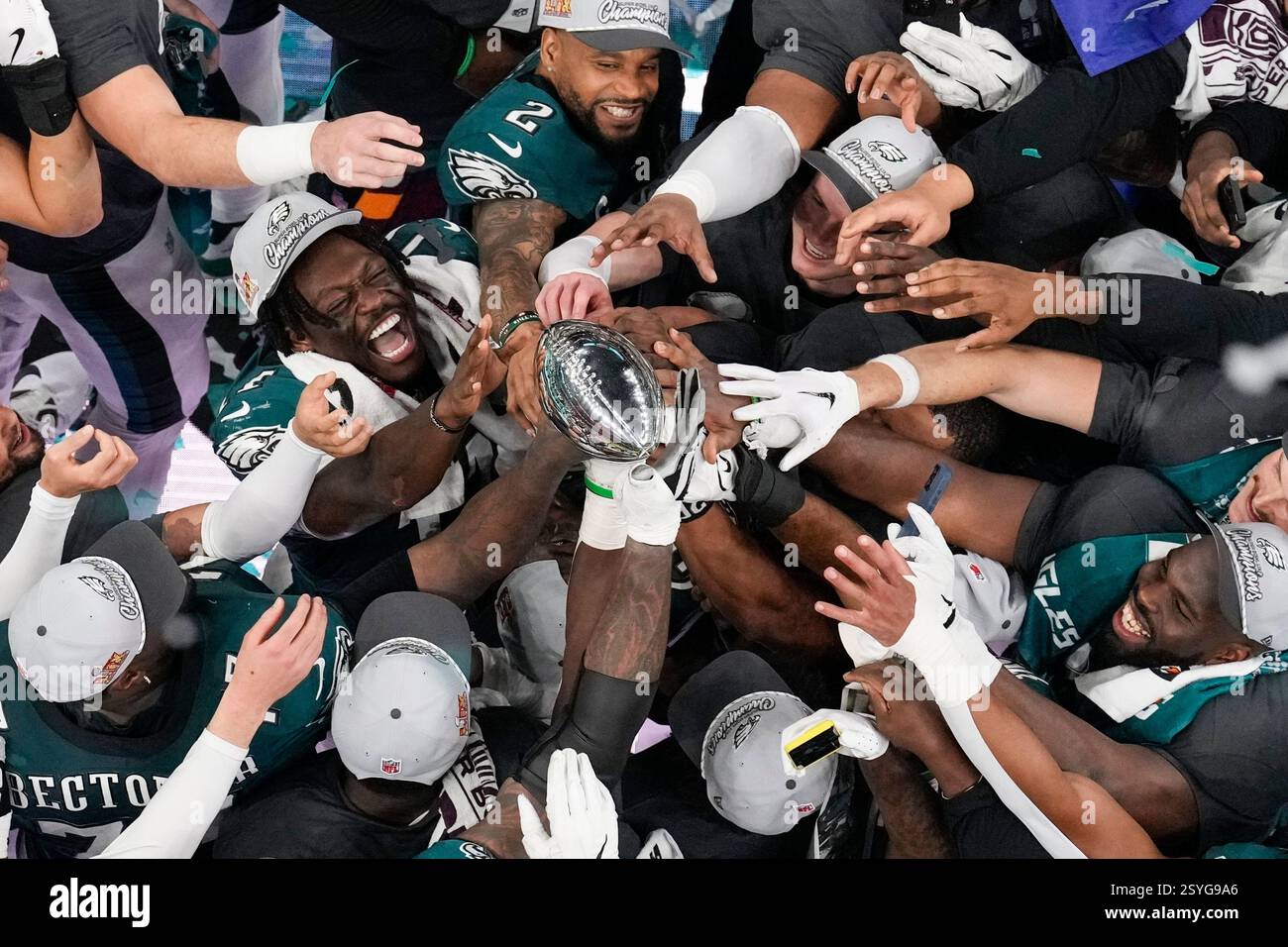 The Philadelphia Eagles celebrate with their Vince Lombardi Trophy ...