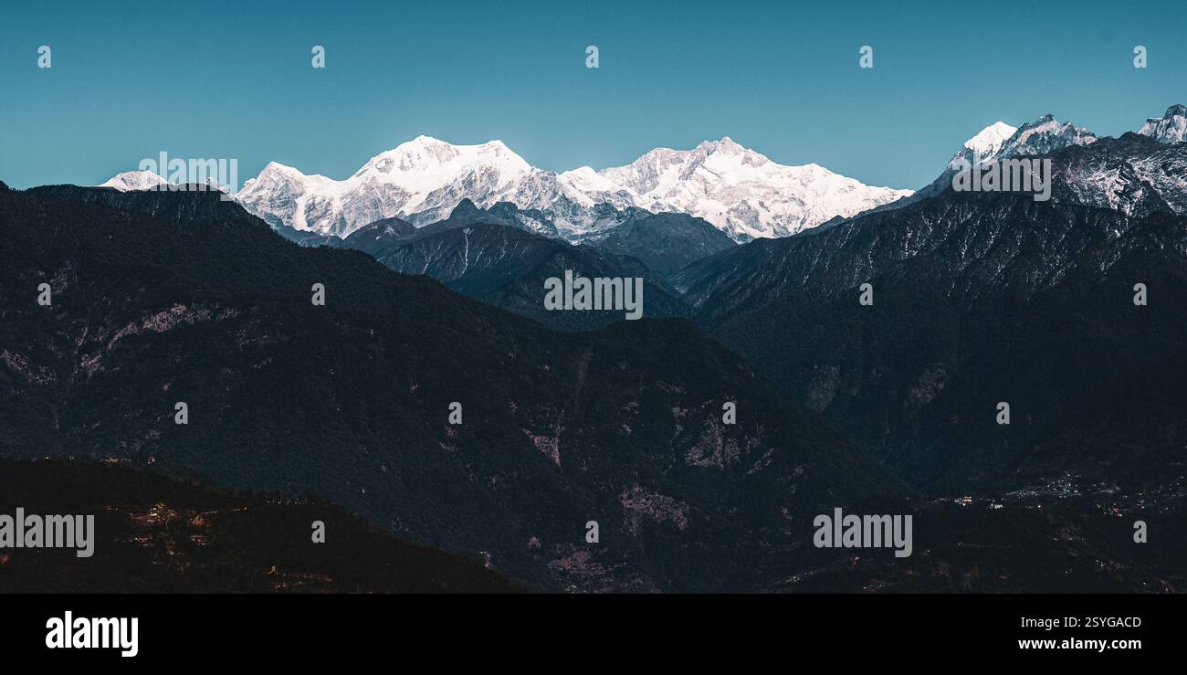 Snow capped mountains himalayas hi-res stock photography and images - Alamy