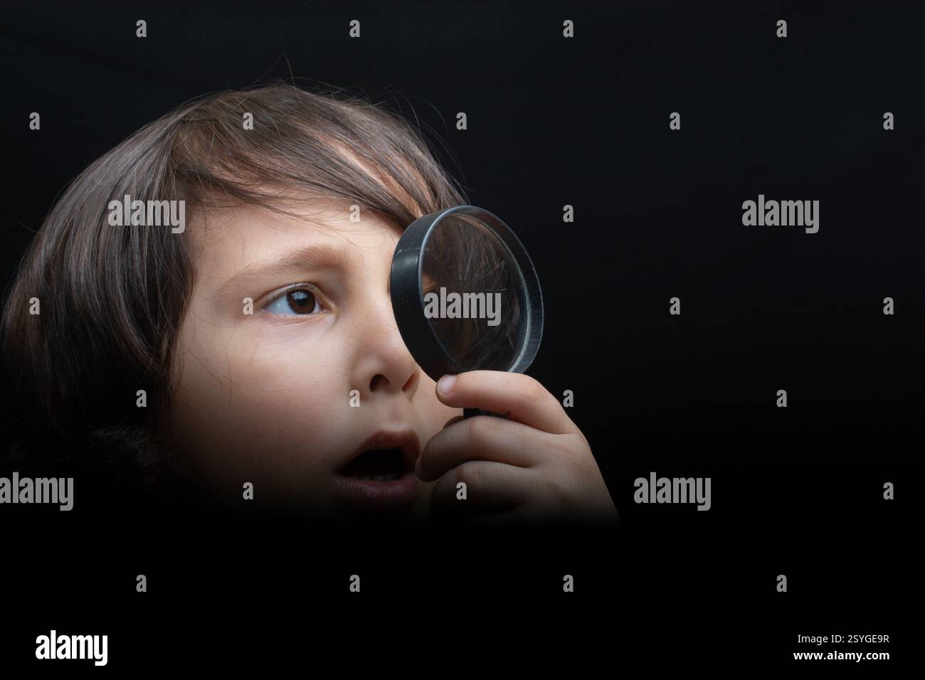boy with magnifying glass ready to explore Stock Photo - Alamy