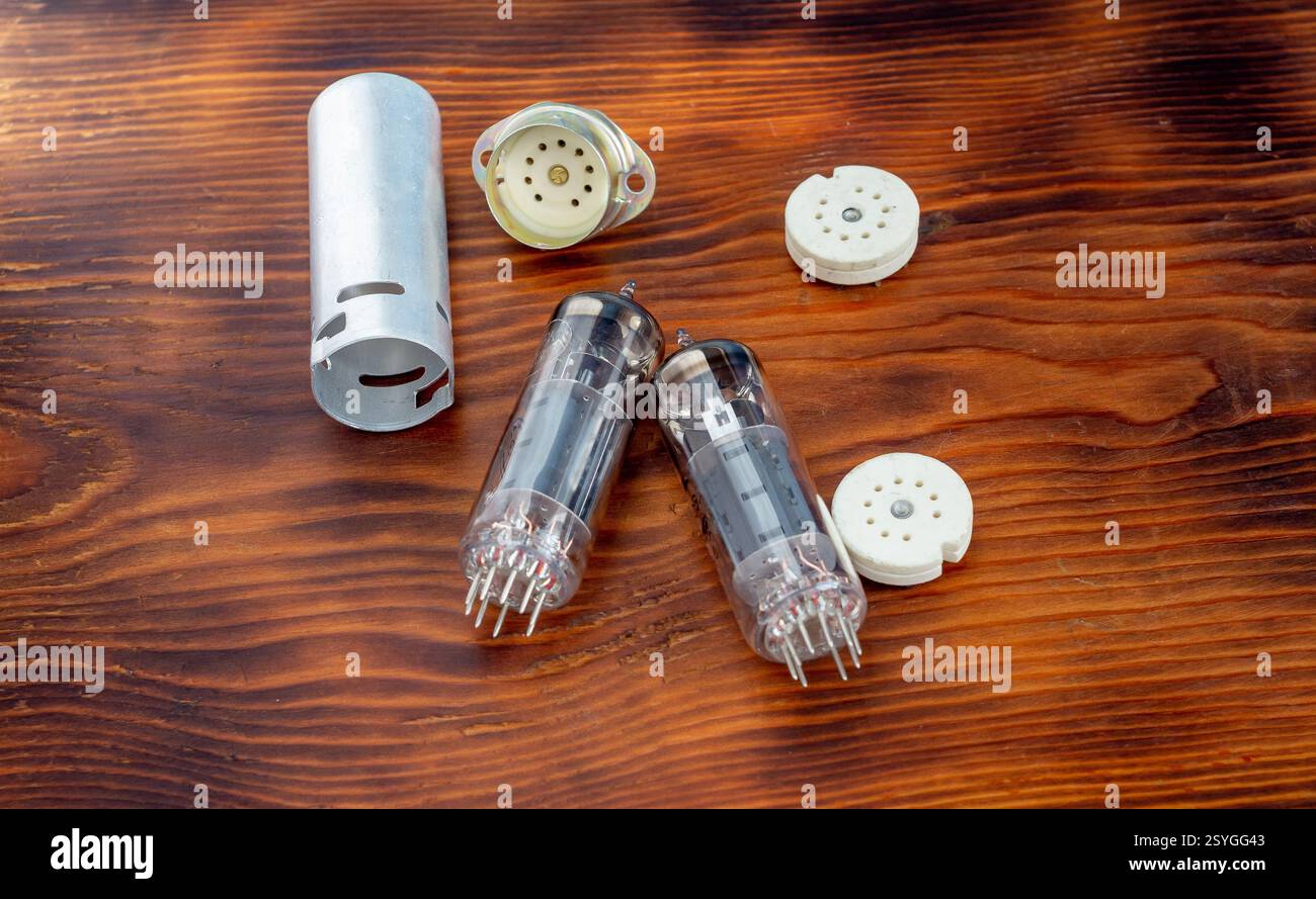 Vacuum electronic radio lamps hi-res stock photography and images - Alamy