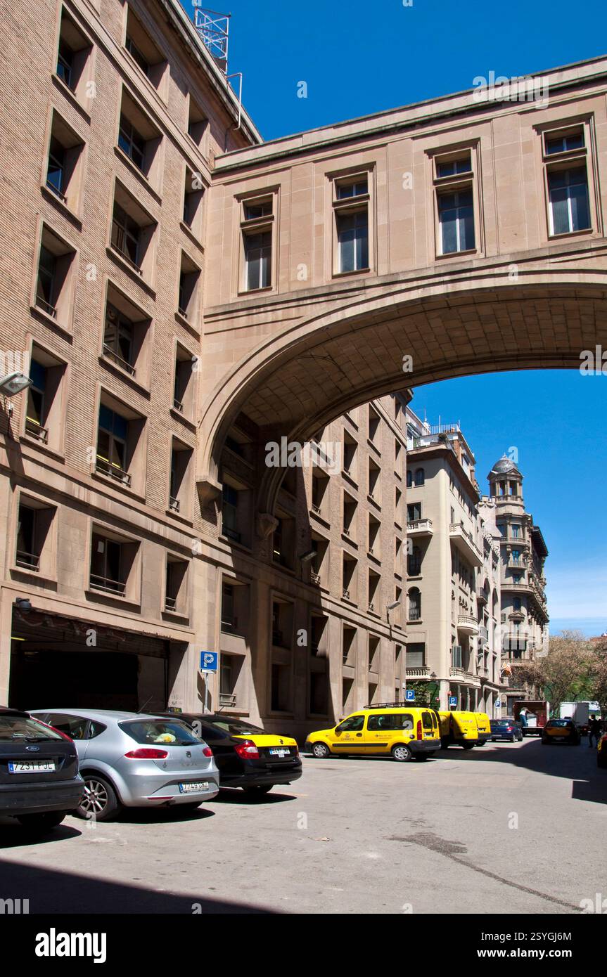 Barcelona, Pla Baixeras, XX century architecture, connection between ...