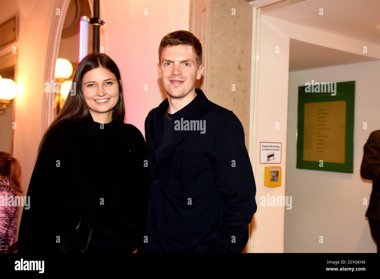 Begleitung Joana Ferdinand Hofer Schauspieler Muenchen 28.02.2025 ...