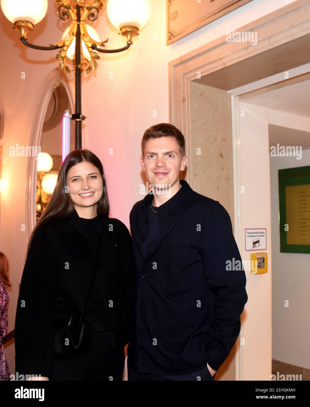 Begleitung Joana Ferdinand Hofer Schauspieler Muenchen 28.02.2025 ...