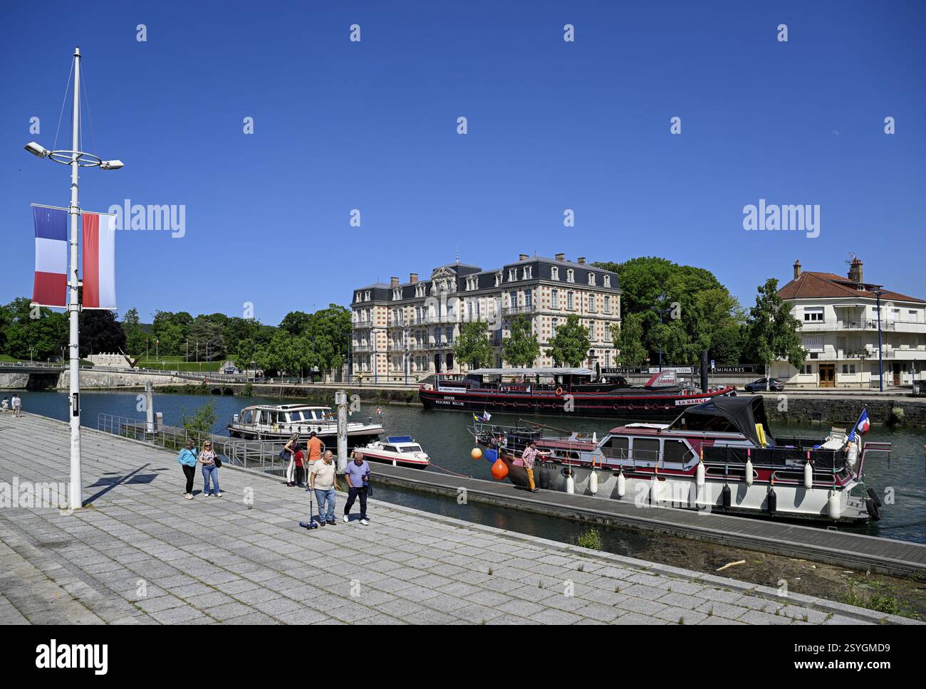 View of the Meuse in the city centre of Verdun, Grand Est region ...