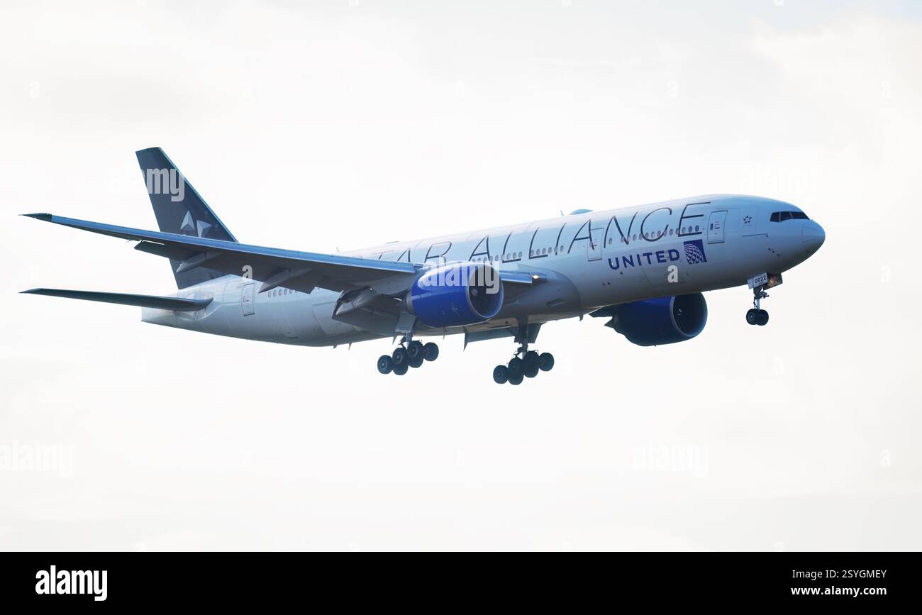 Auckland, New Zealand – March 01 2025: United Airlines N77022 Boeing ...