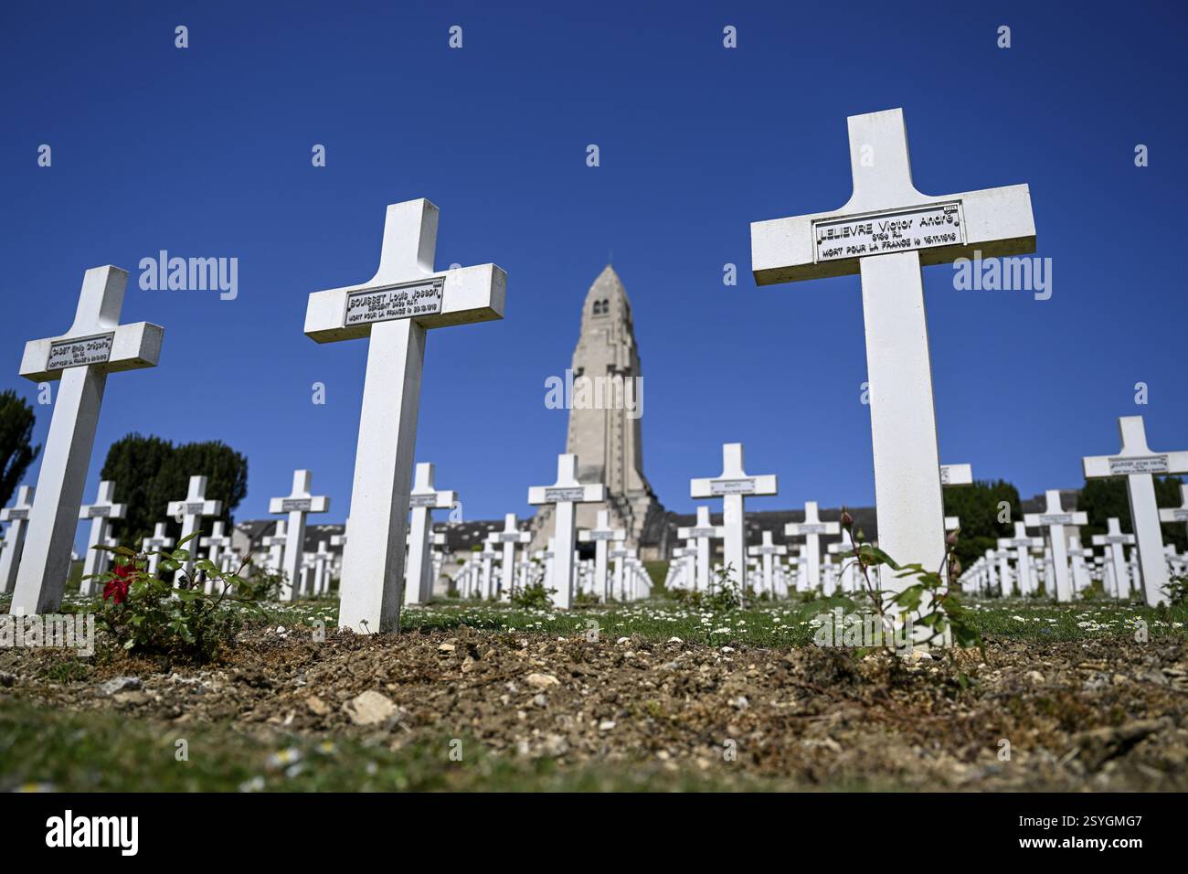 Cemetery of soldiers killed in the First World War, in the background ...