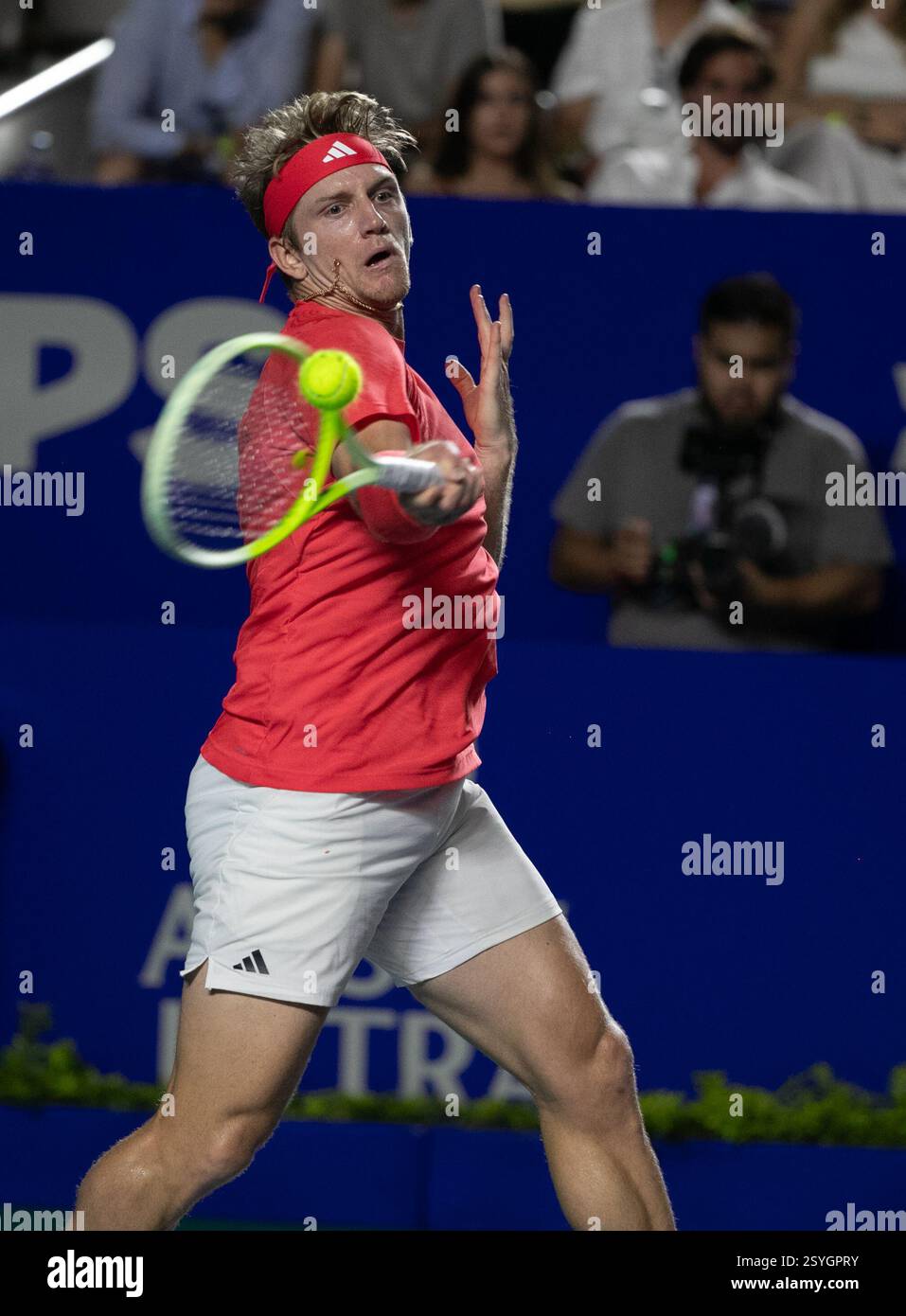 Acapulco, Mexico. 28th Feb, 2025. Alejandro Davidovich Fokina of Spain hits a return during the ...