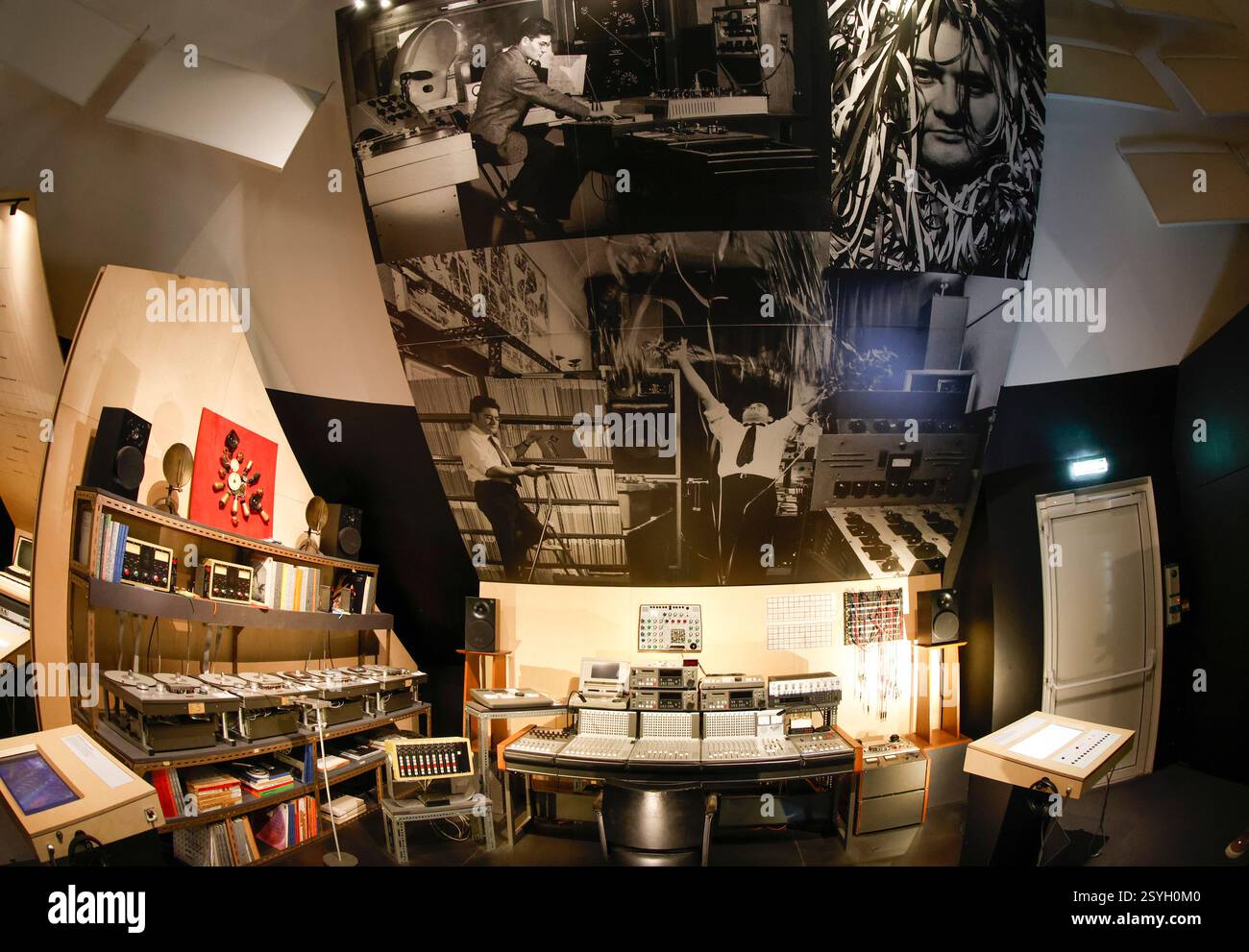 Art de studio hi-res stock photography and images - Alamy