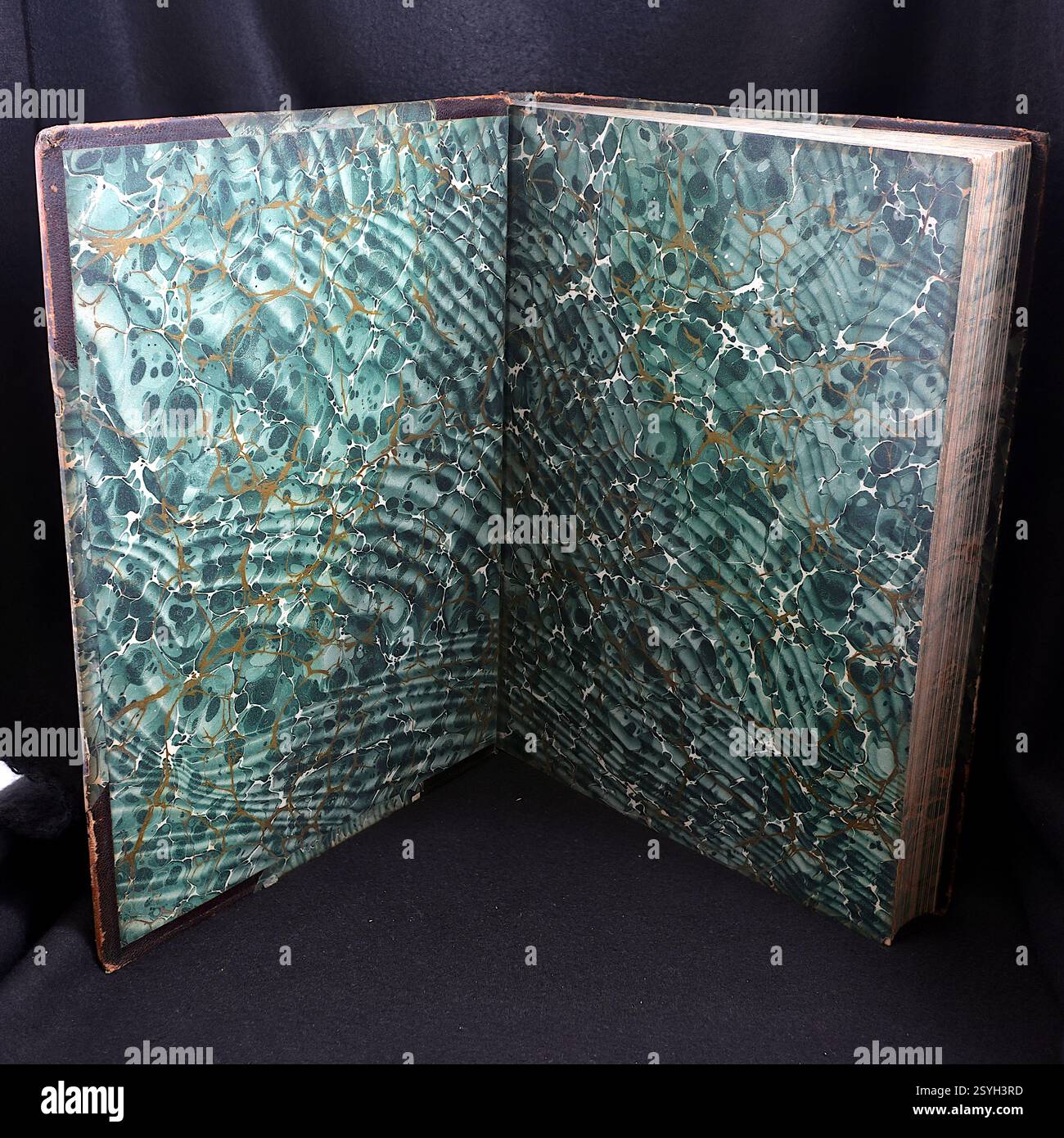 Book end paper hi-res stock photography and images - Alamy