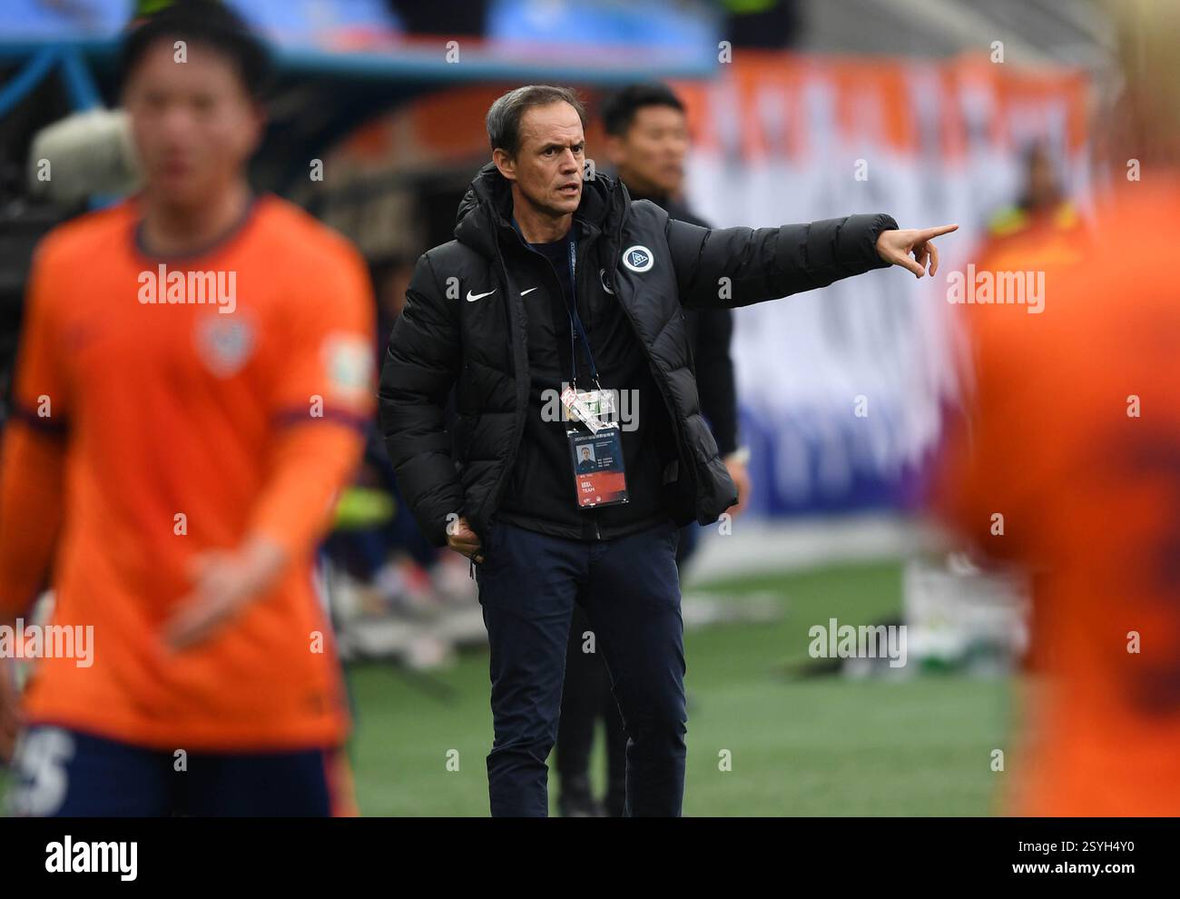 (250301) -- QINGDAO, March 1, 2025 (Xinhua) -- Christian Lattanzio ...