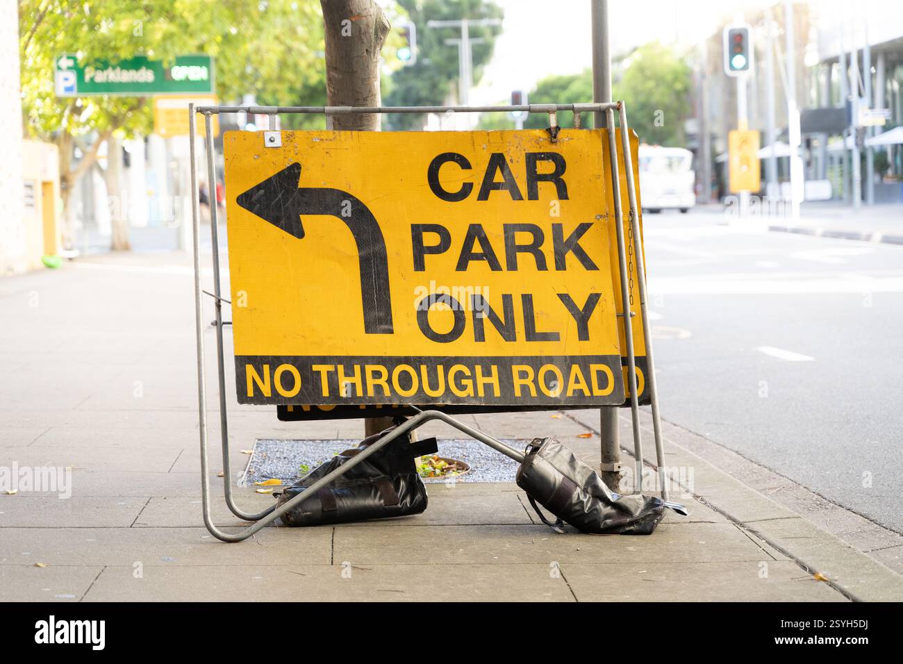Congested road sign hi-res stock photography and images - Alamy