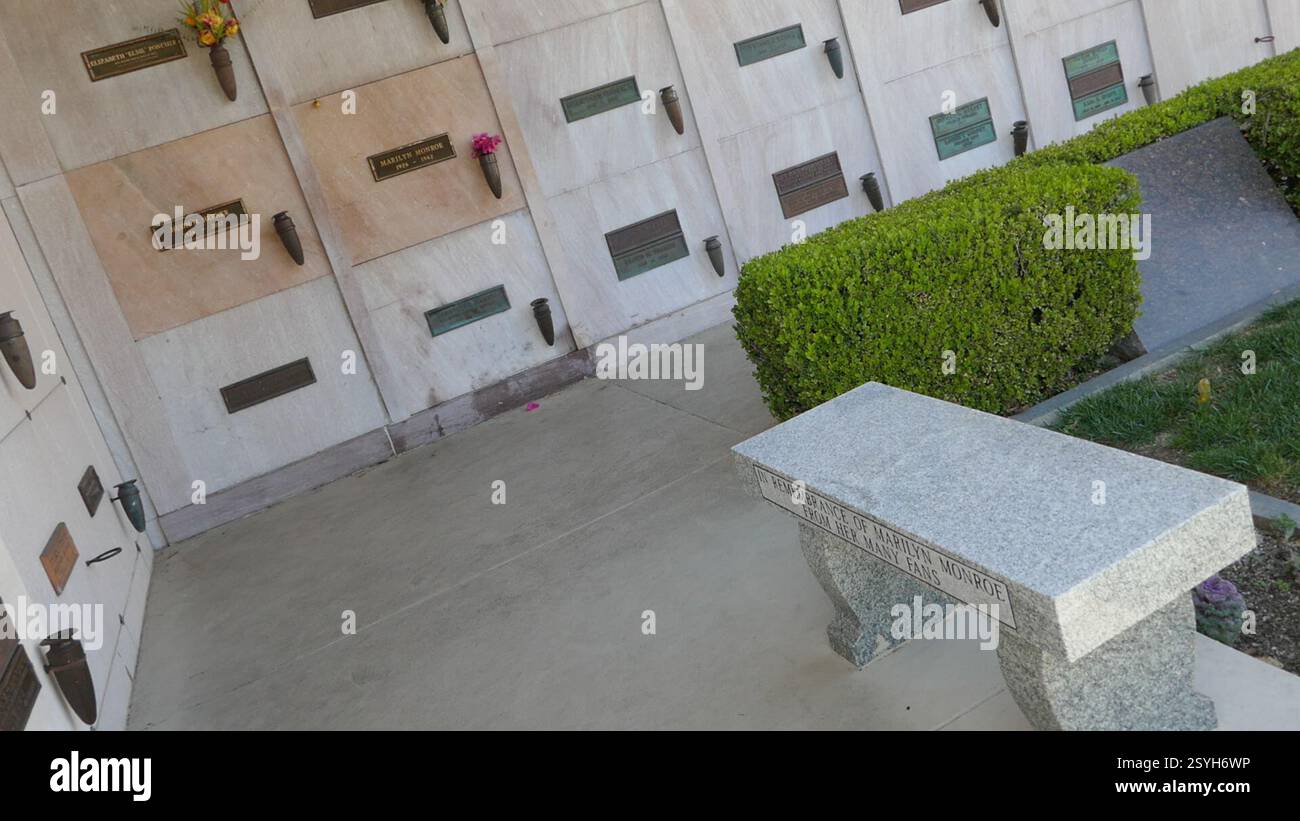 Los Angeles, California, USA 28th February 2025 Hugh Hefner Grave and ...