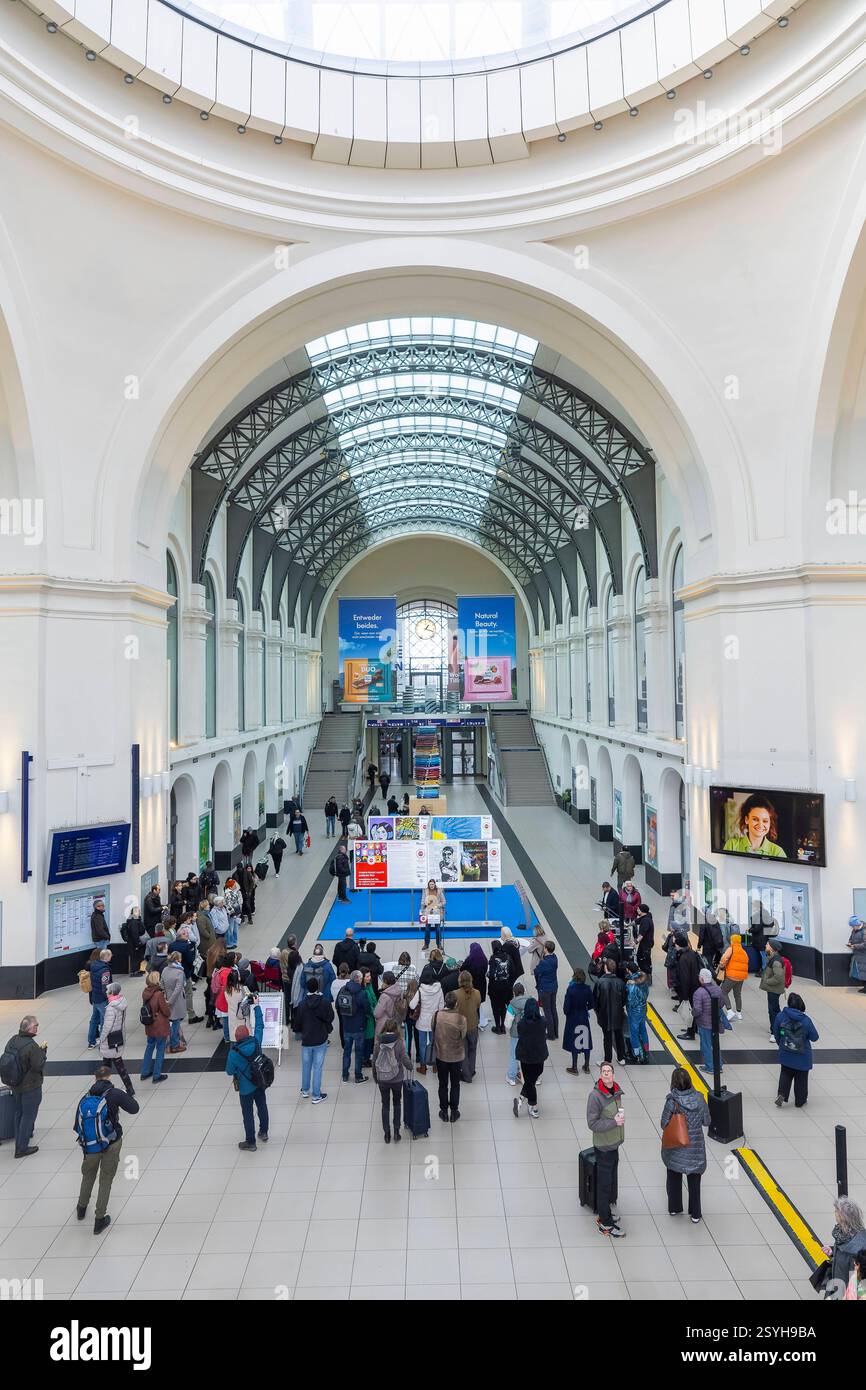 Ausstellung ,Selten allein, in der Kuppelhalle des Dresdner ...