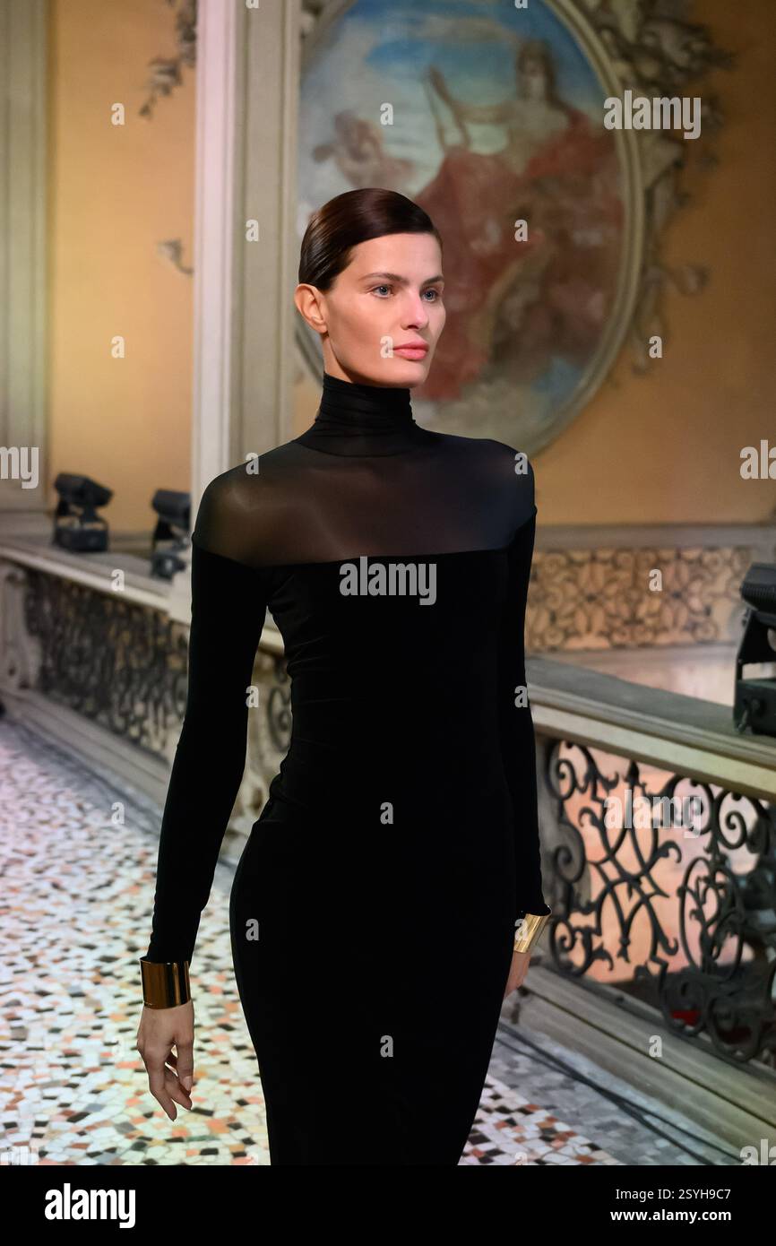 Isabeli Fontana Milano Fashion Week - Women F/W 25-26 Elisabetta ...