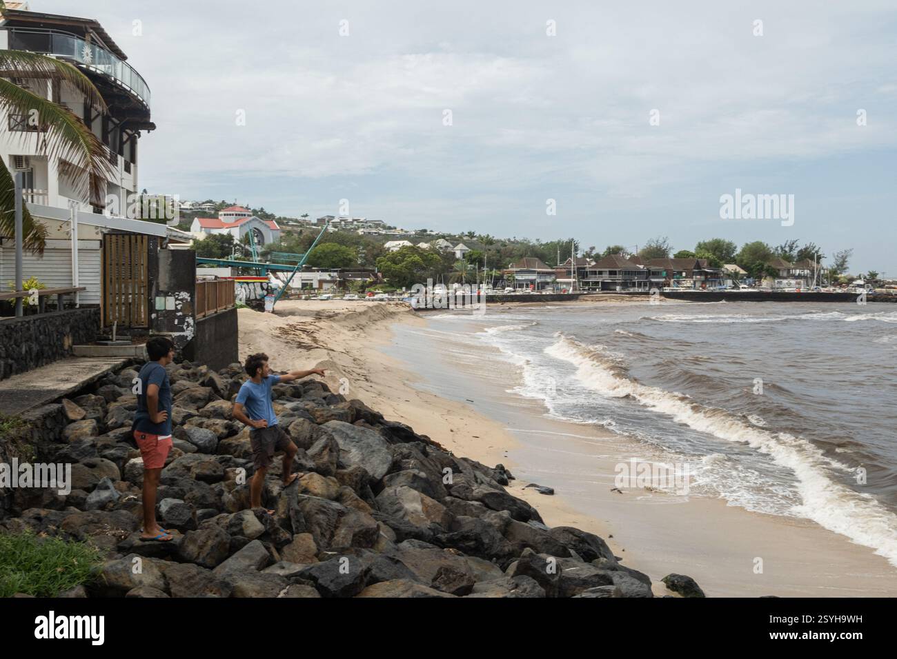 24 hours after the seventh cyclone of the year, named Garance, we can ...