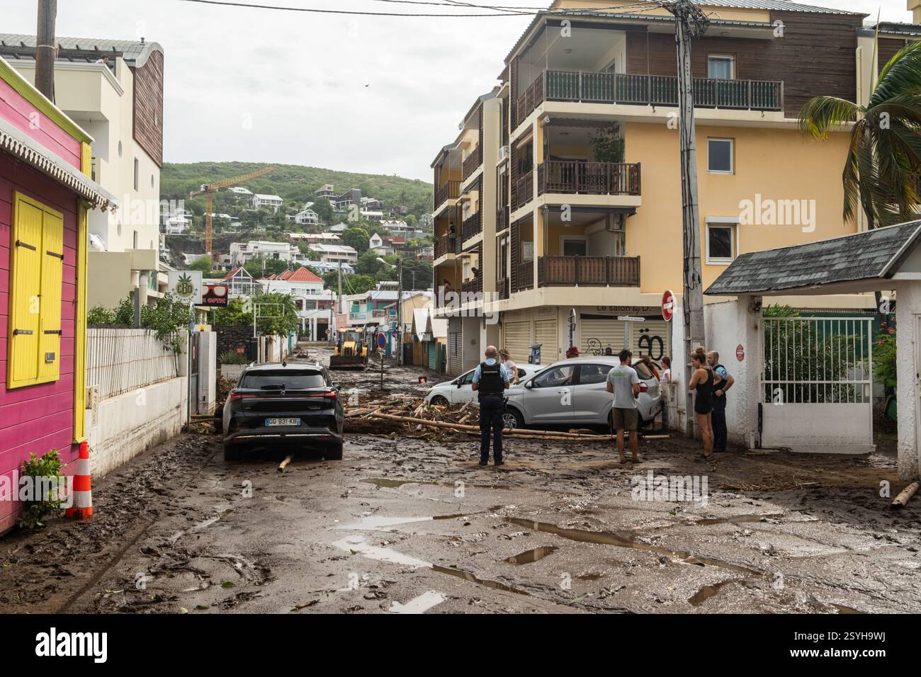 24 hours after the seventh cyclone of the year, named Garance, we can ...