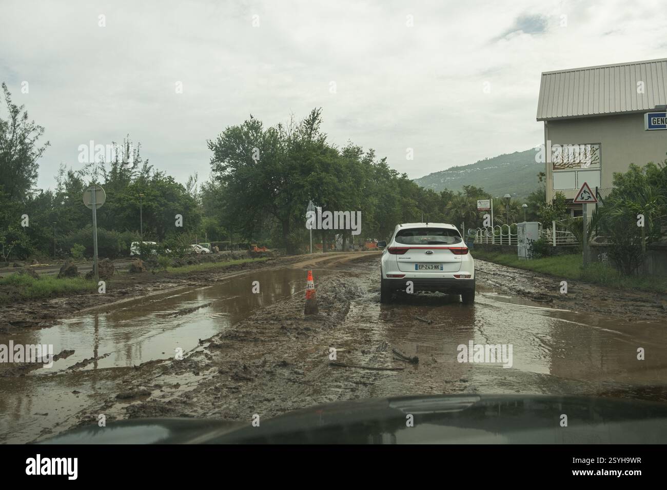 24 hours after the seventh cyclone of the year, named Garance, we can ...