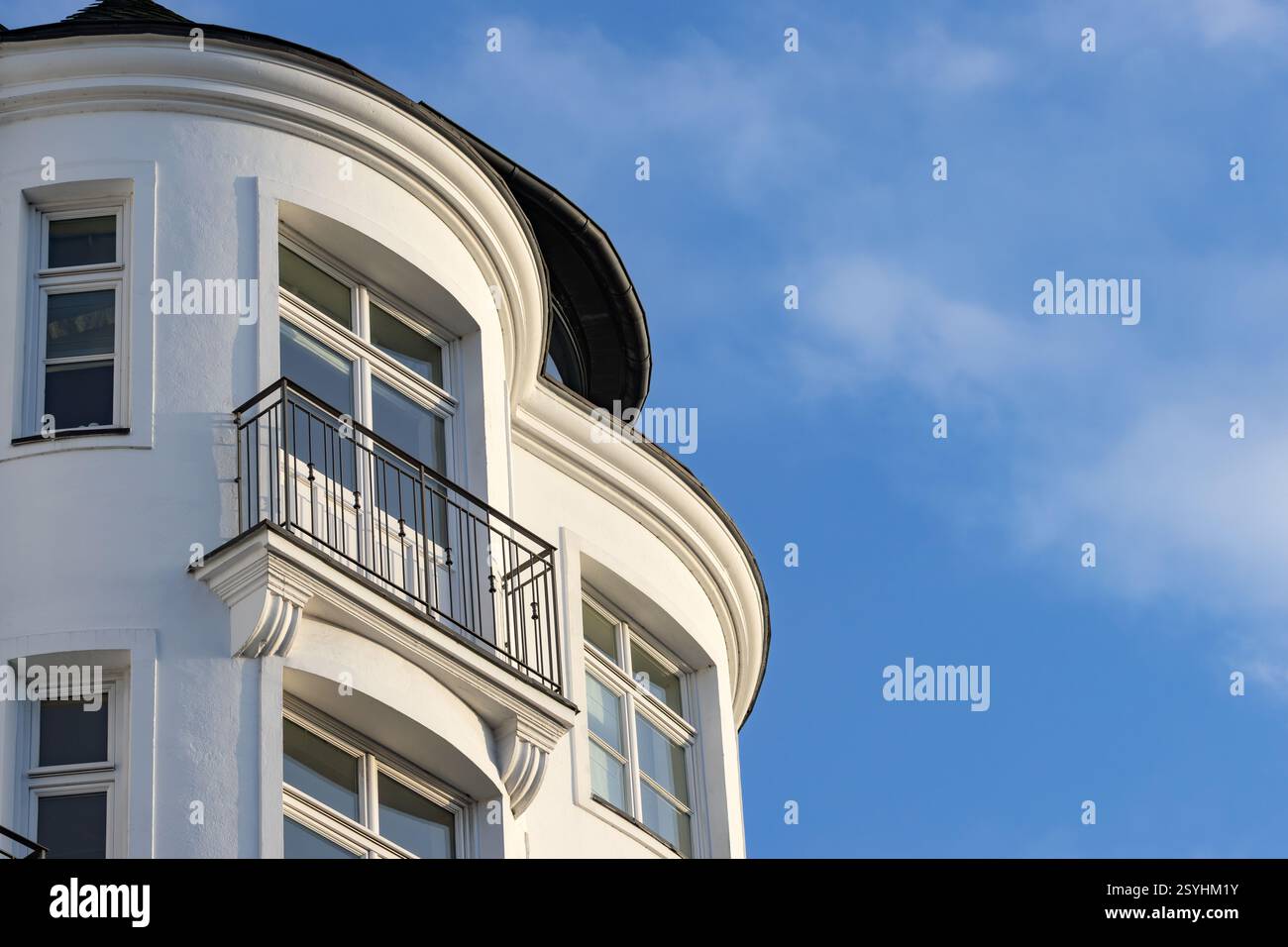 White round building hi-res stock photography and images - Alamy