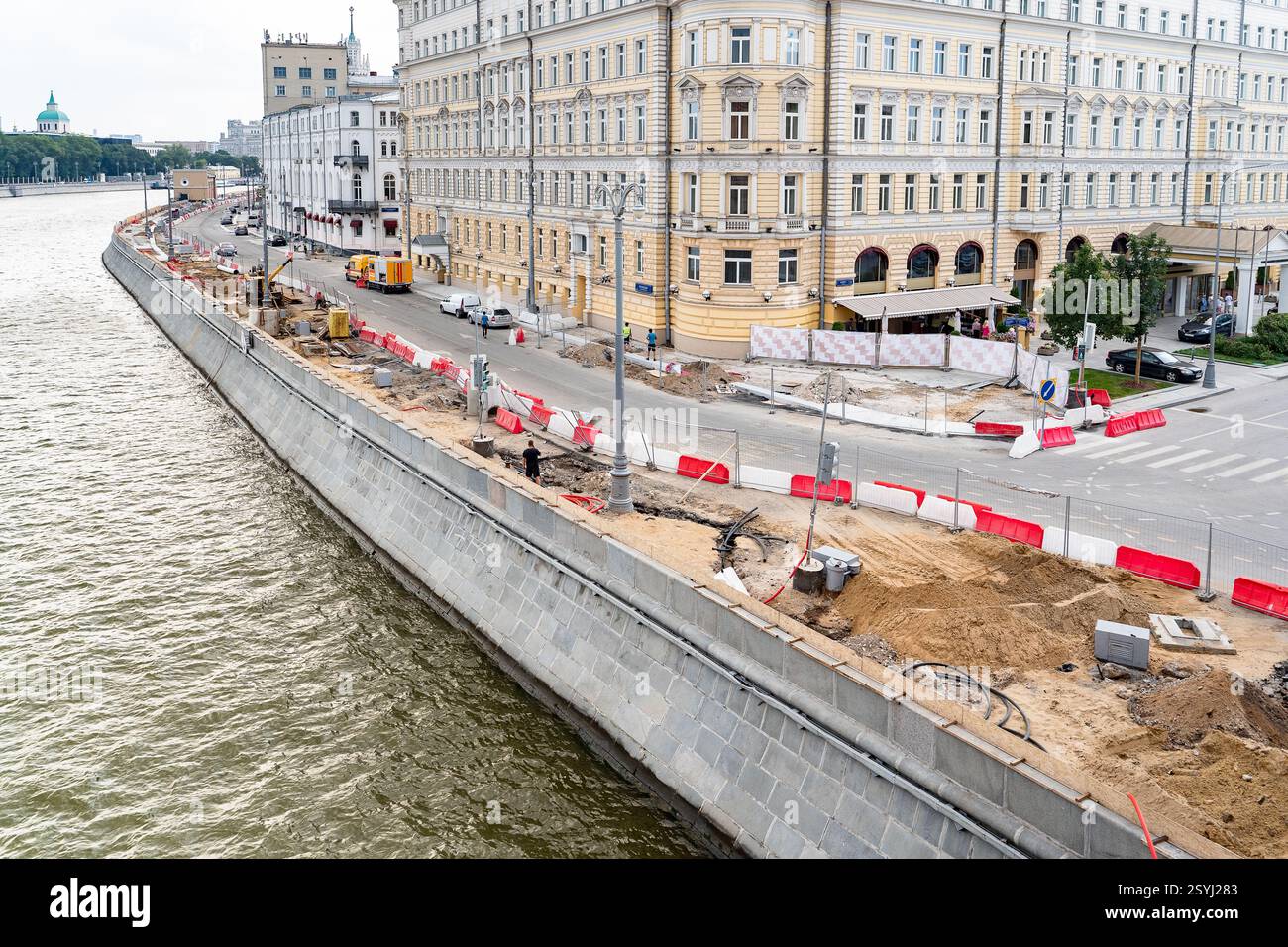 Dust road embankment hi-res stock photography and images - Alamy
