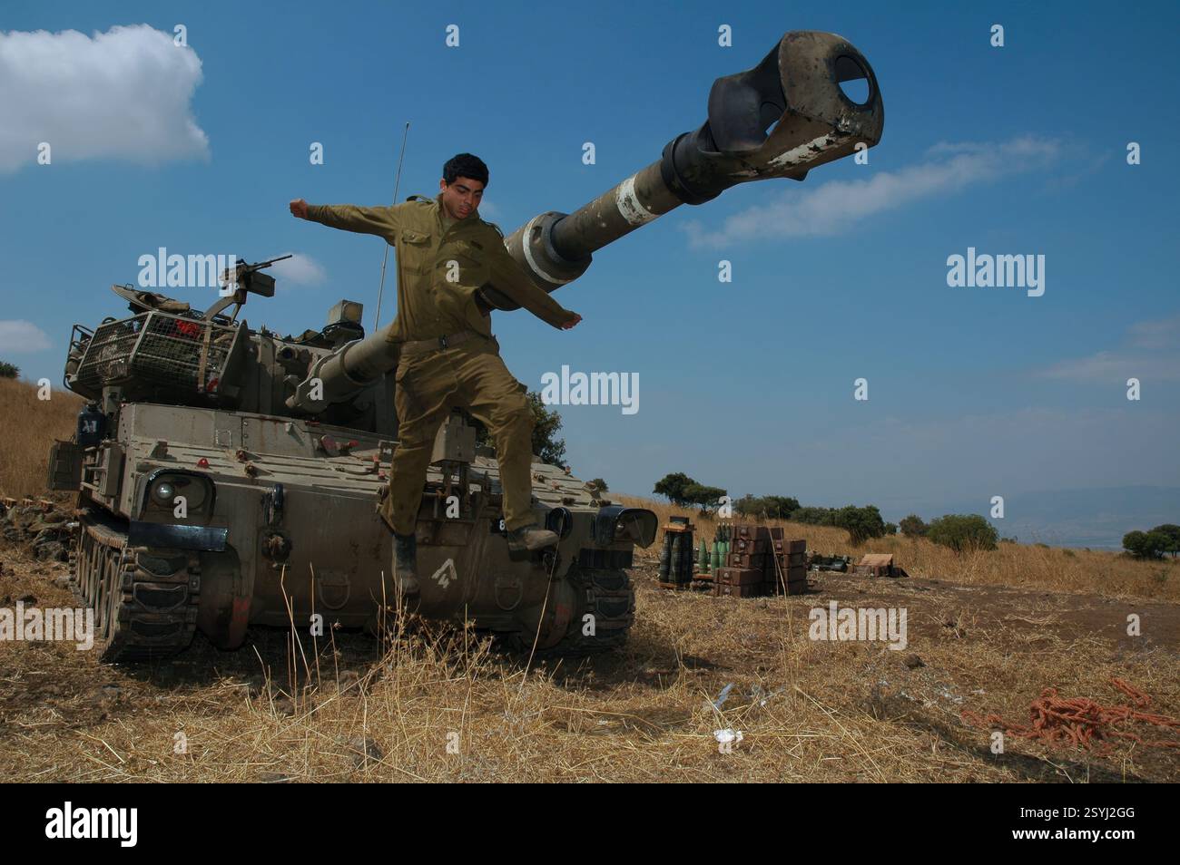 NORTHERN GALILEE - ISRAEL, July 15, 2006. An Israeli soldier jumps from a M109 155 mm turreted ...