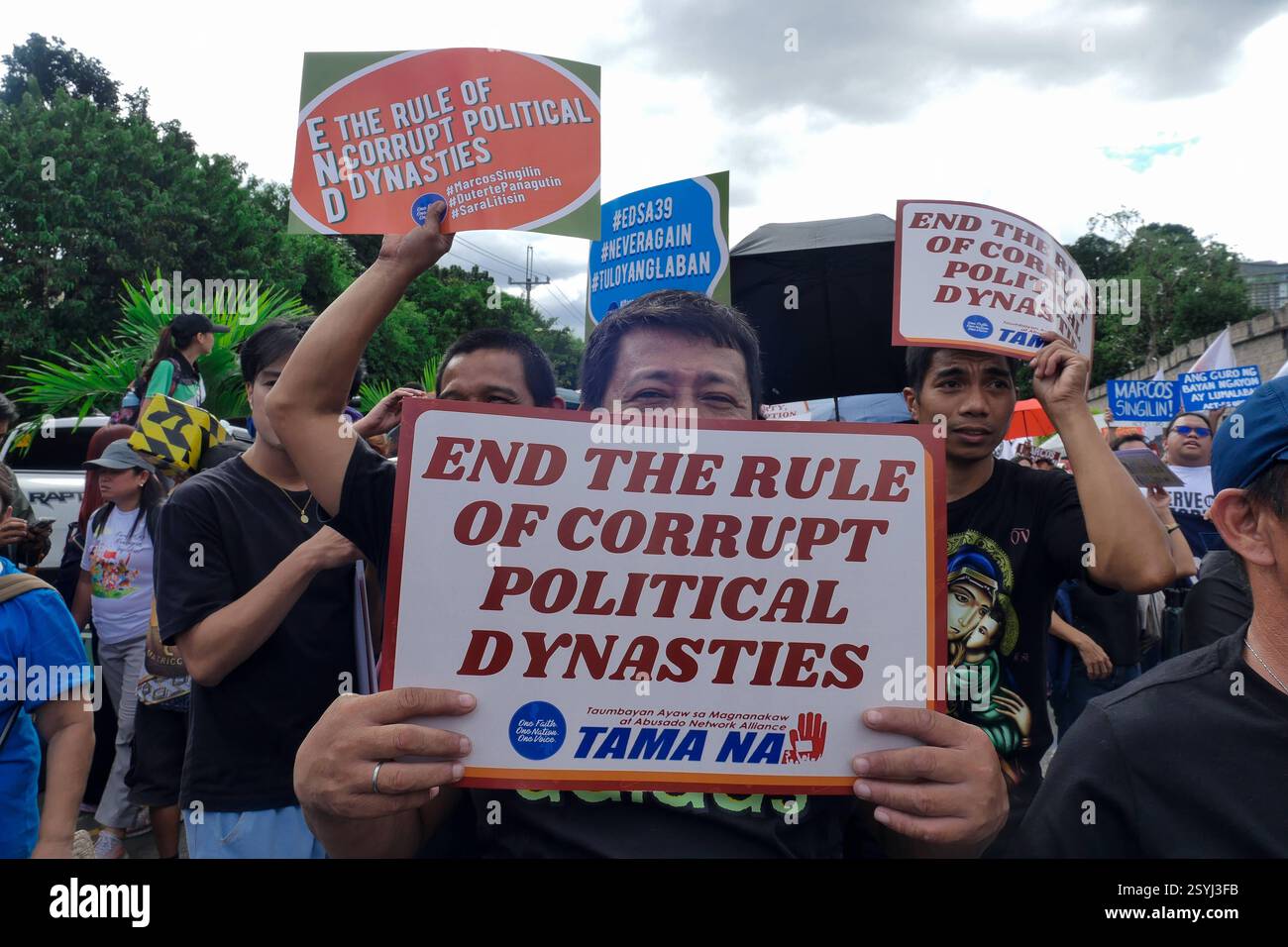 People power revolution philippines hi-res stock photography and images ...