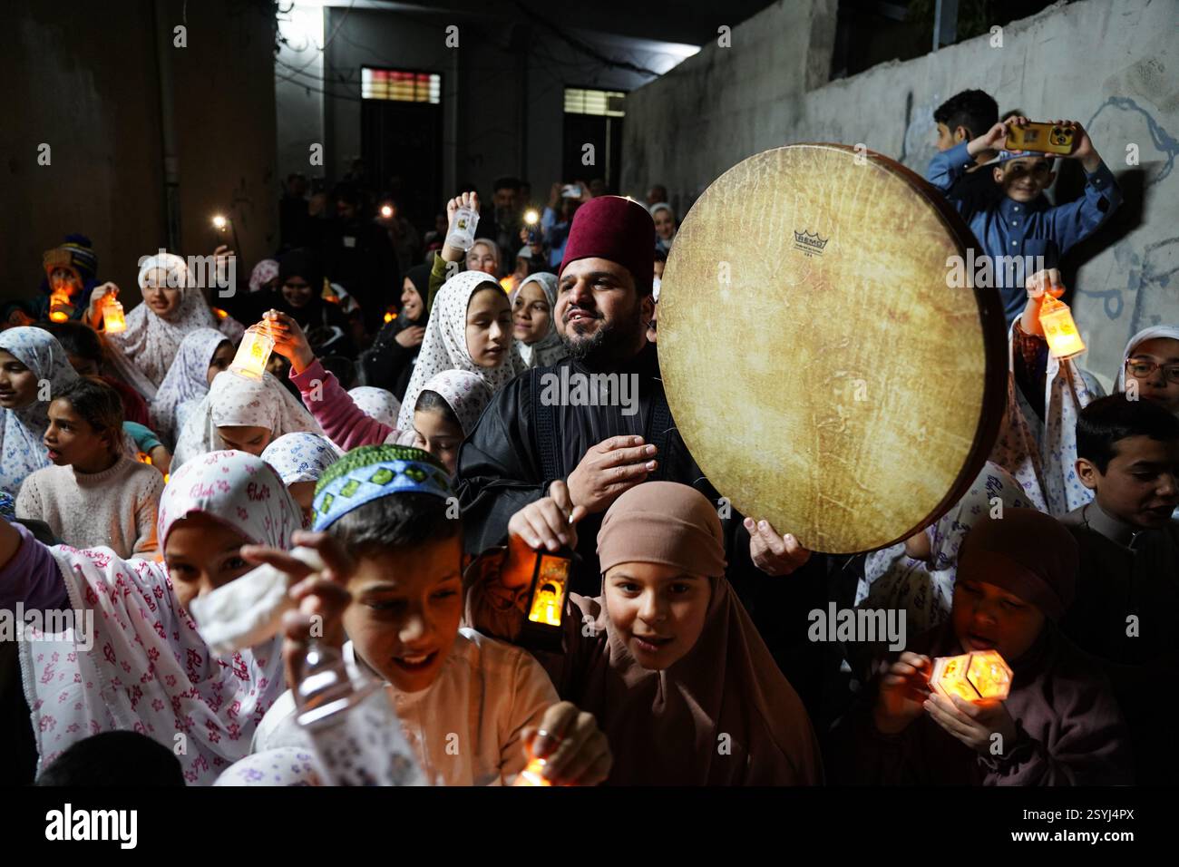 Mosul, Iraq. 28th Feb, 2025. A man in traditional dress plays the ...