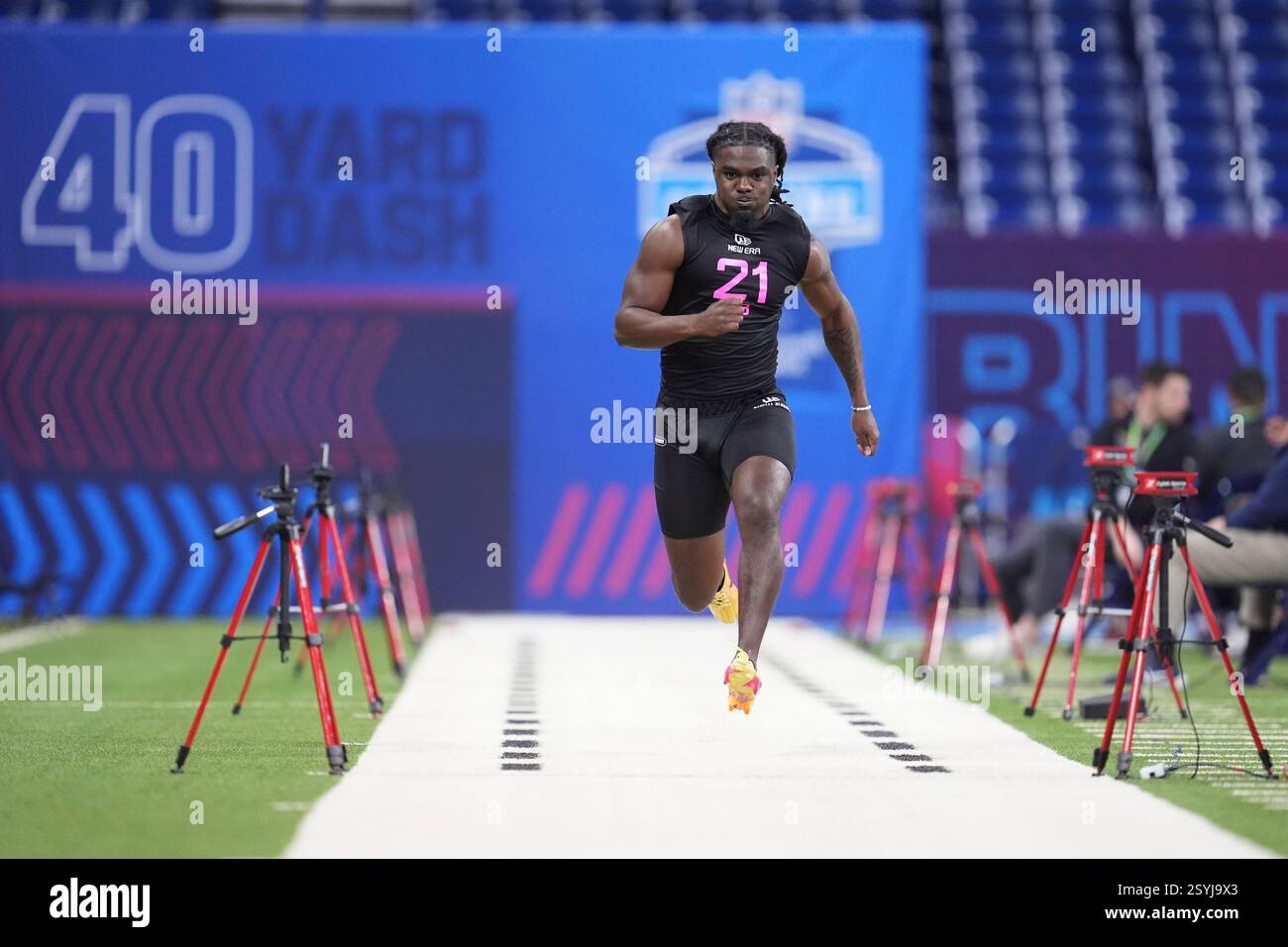 Central Florida defensive back Mac McWilliams runs the 40-yard dash at ...