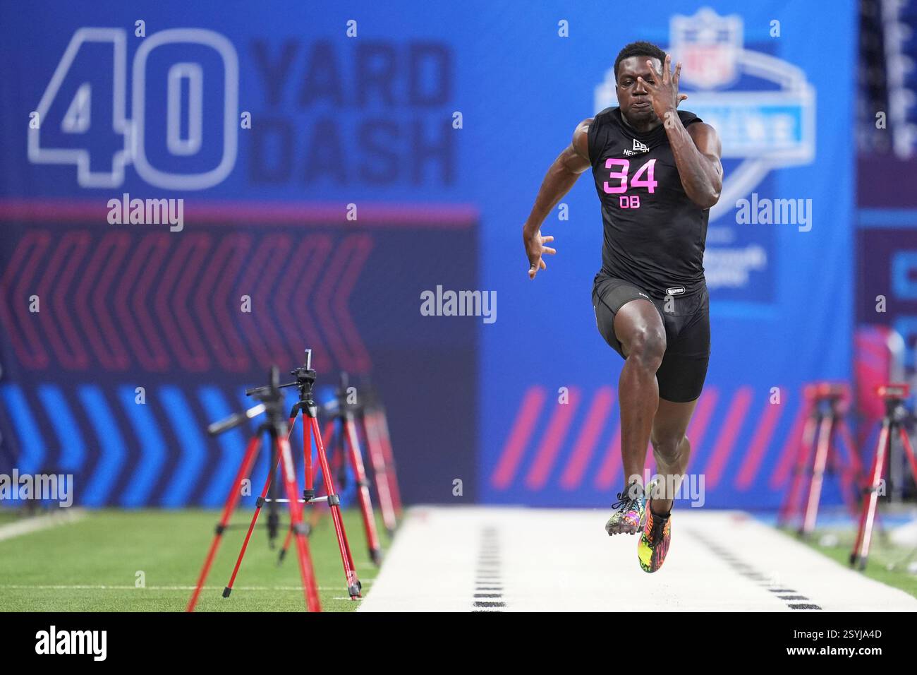 Villanova defensive back Isas Waxter runs the 40-yard dash at the NFL ...