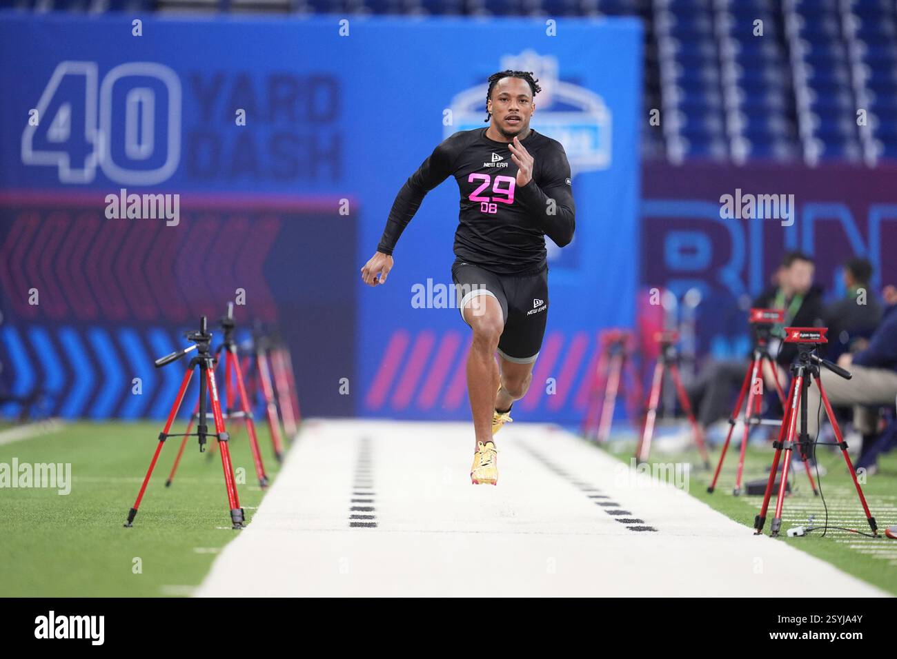 Southern California defensive back Jaylin Smith runs the 40-yard dash ...
