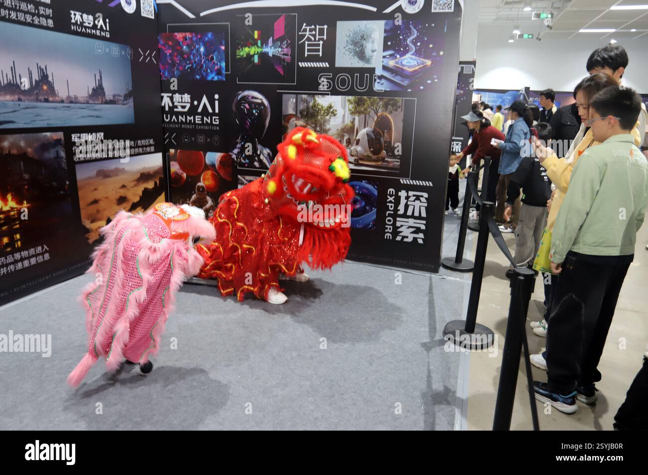 Suzhou, China. 01st Mar, 2025. SUZHOU, CHINA - MARCH 1, 2025 - Visitors ...