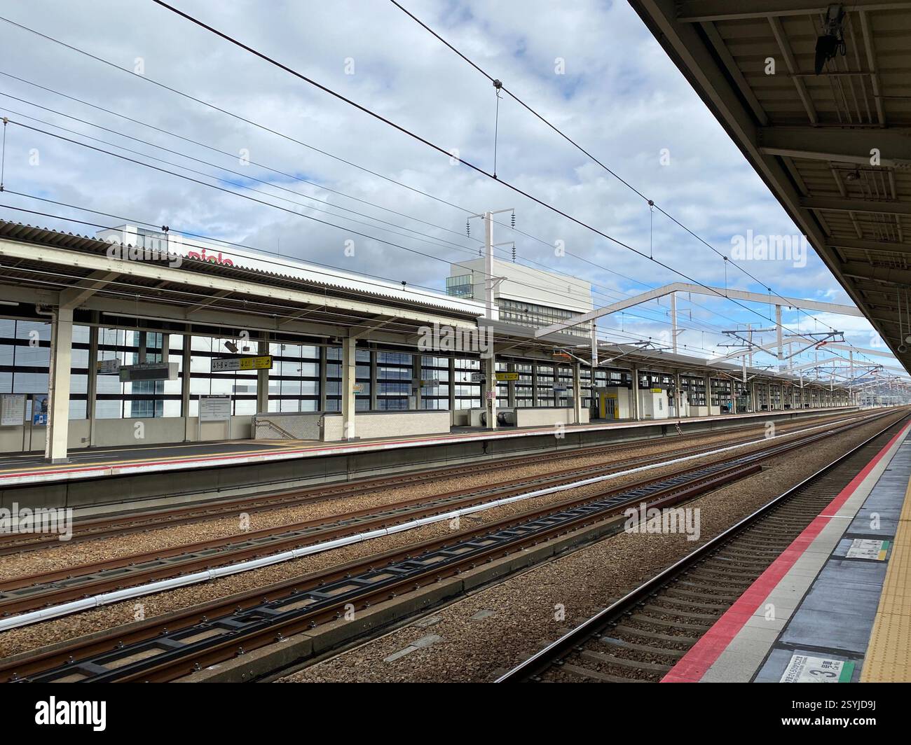 Landscape with scenic view of the Tōkaidō Shinkansen platforms and ...