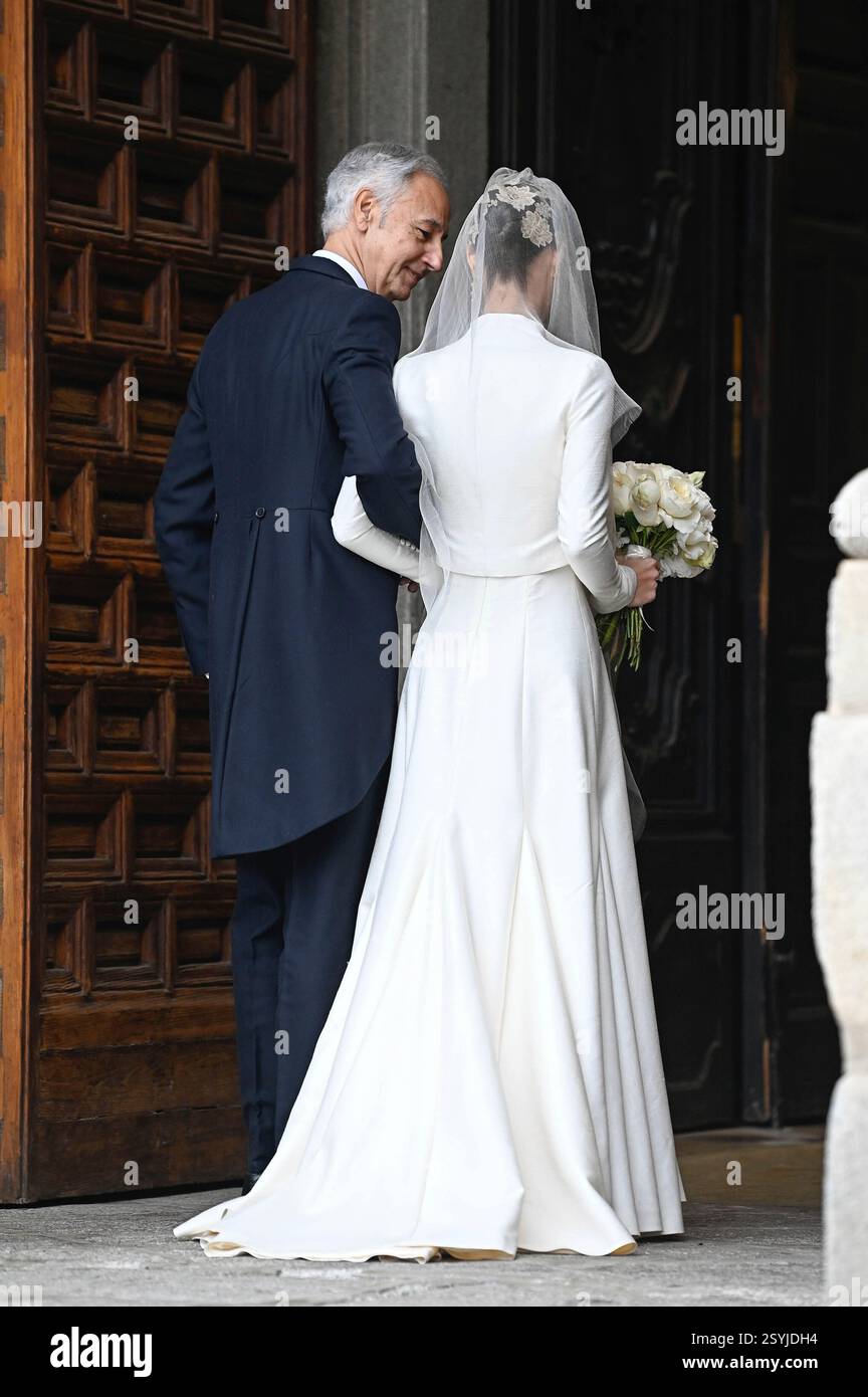 Nerea Zabala arrives at the Church of Santa Barbara to tie the knot ...