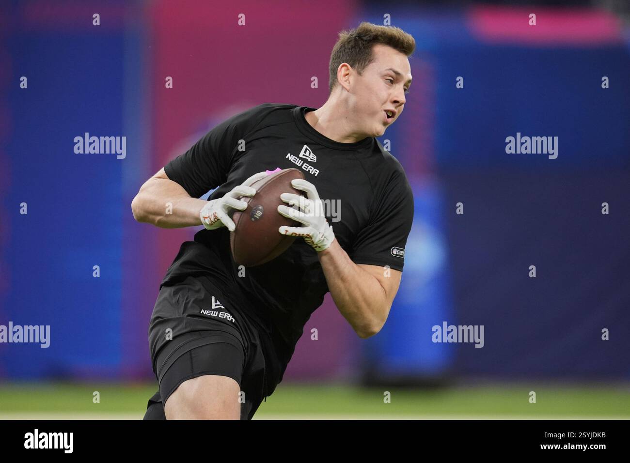 Texas tight end Gunnar Helm runs a drill at the NFL football scouting ...