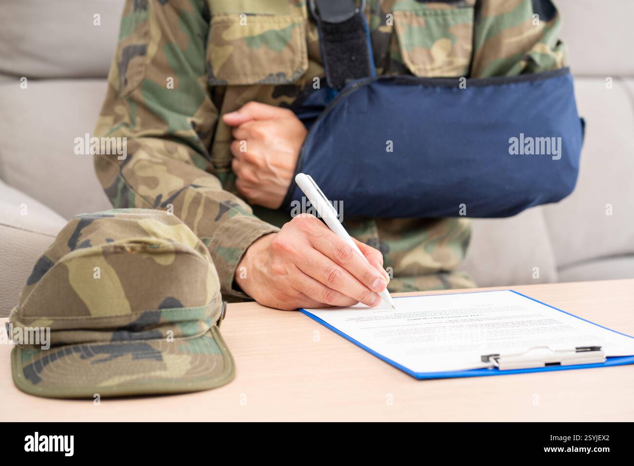 Signing temporary contract hi-res stock photography and images - Alamy