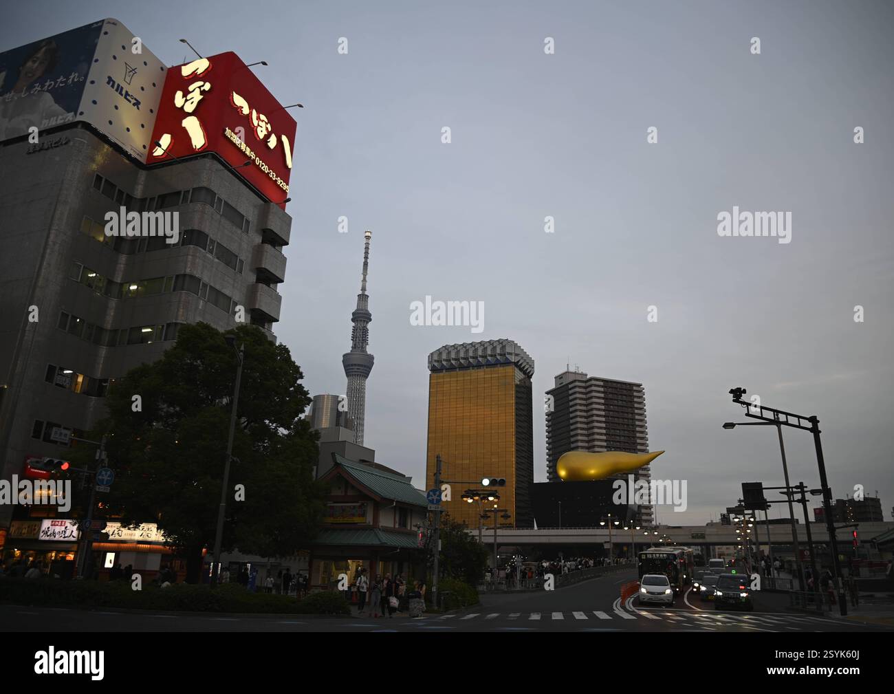 Landscape with scenic view of the Asahi Breweries headquarters building ...