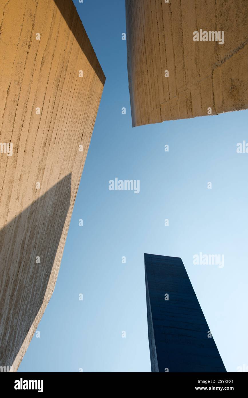 Torres de Satelite a colaborative effort by the sculptor Mathias ...