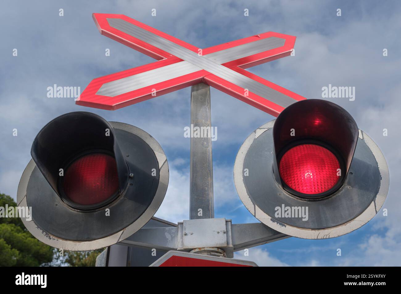 Rotes warnsignal hi-res stock photography and images - Alamy